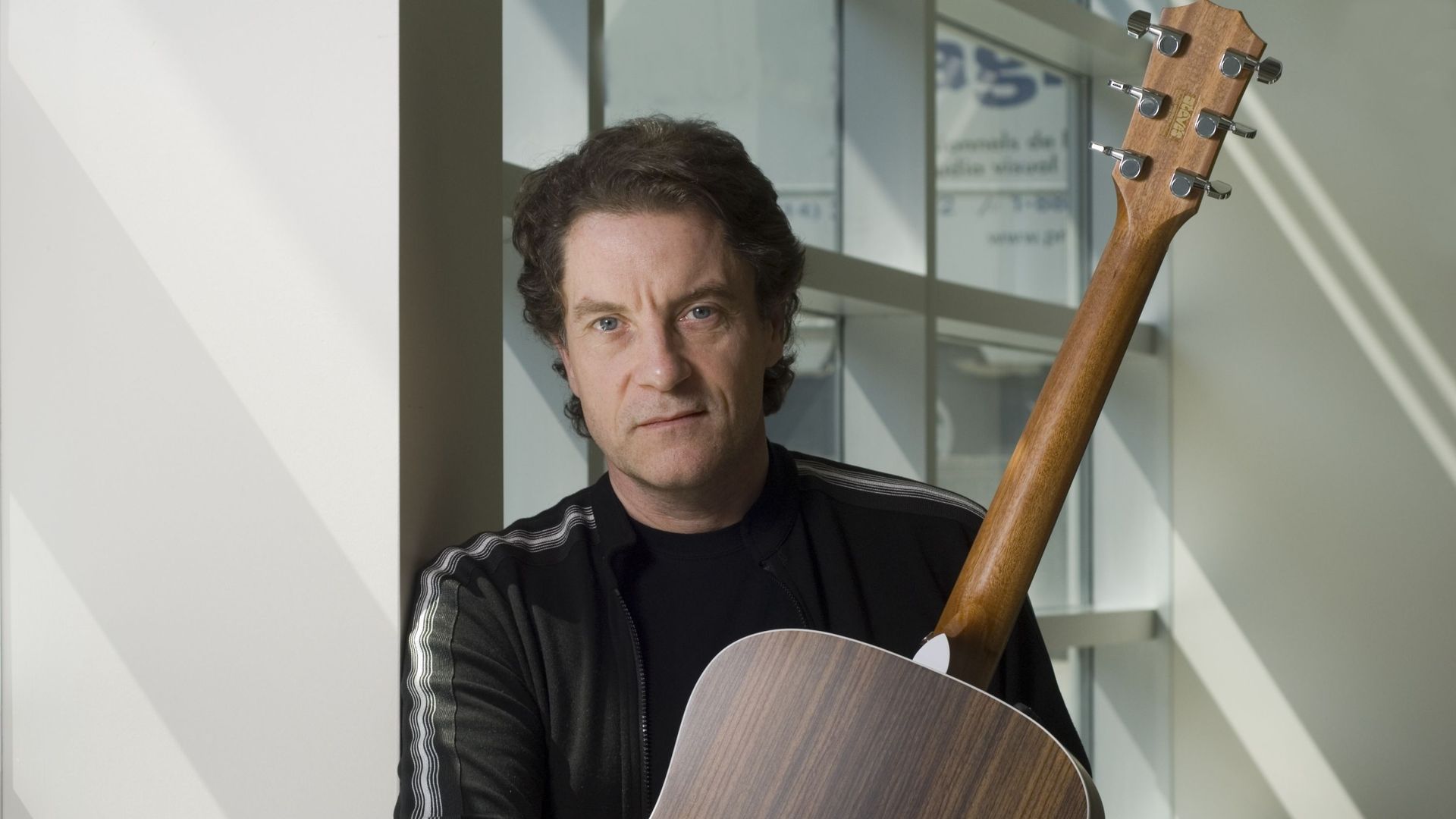 L'hommage de Francis Cabrel à ses 3 filles - RTBF Actus