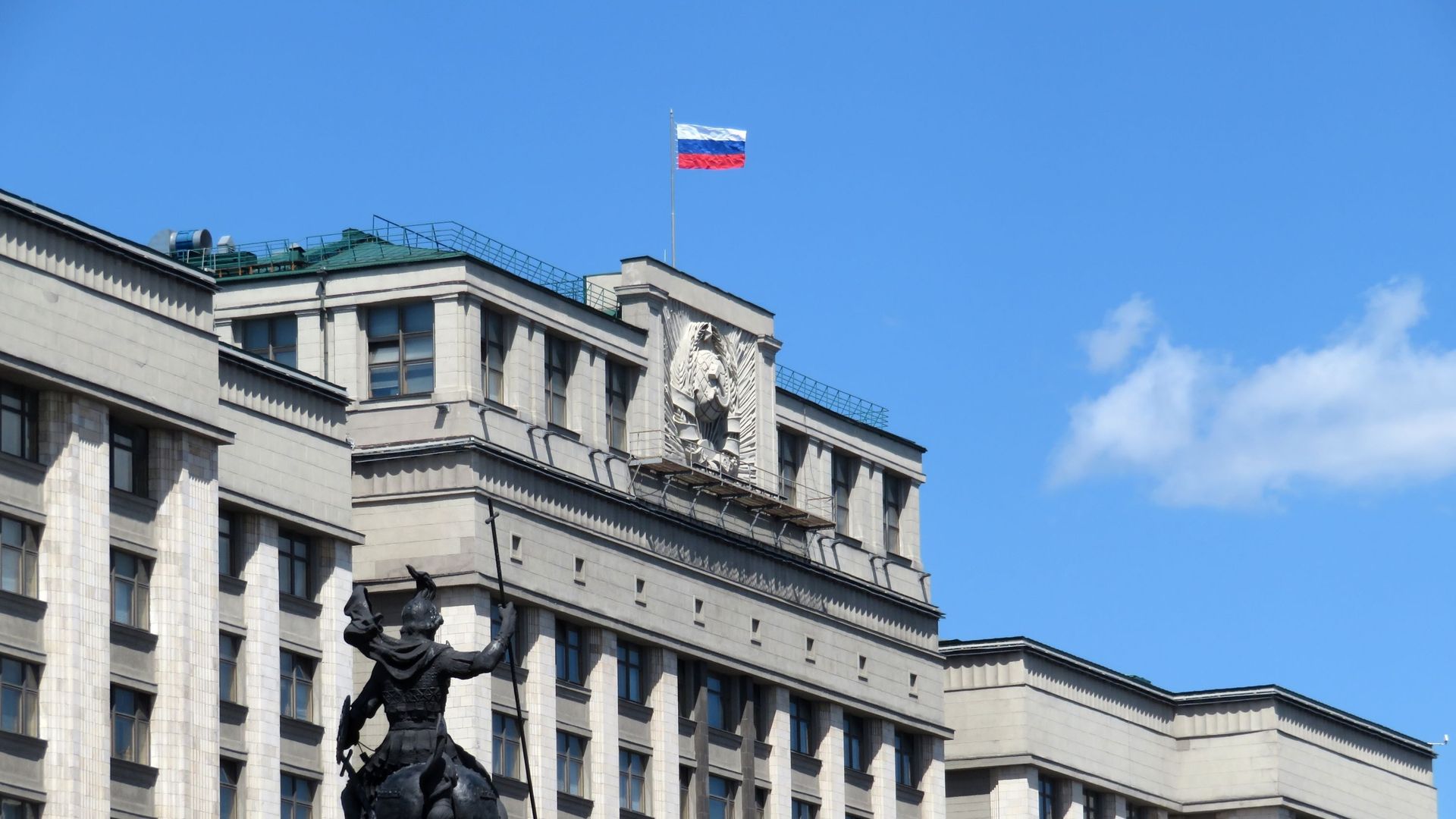 La Russie annonce qu’elle répondra à la dernière attaque de l'Ukraine, Macron appelle à une paix ...