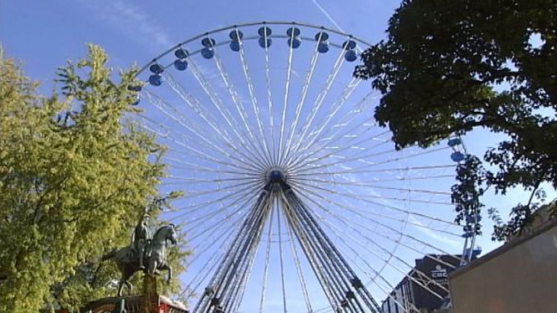Liège: la Foire d'octobre prend ses quartiers boulevard d'Avroy - RTBF ...
