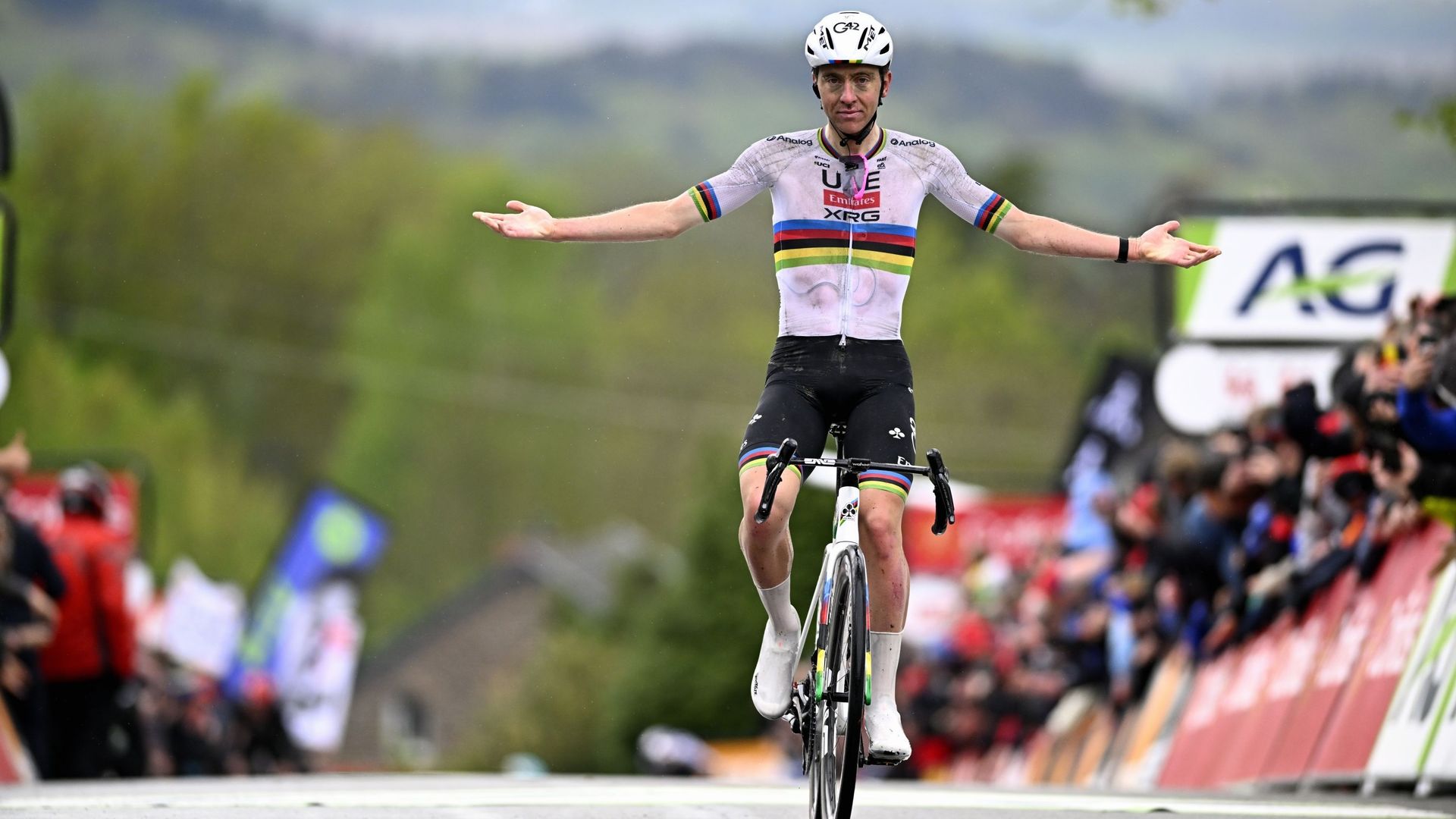 On reconnaît nos Classiques - La Flèche Wallonne : on a monté le Mur de ...