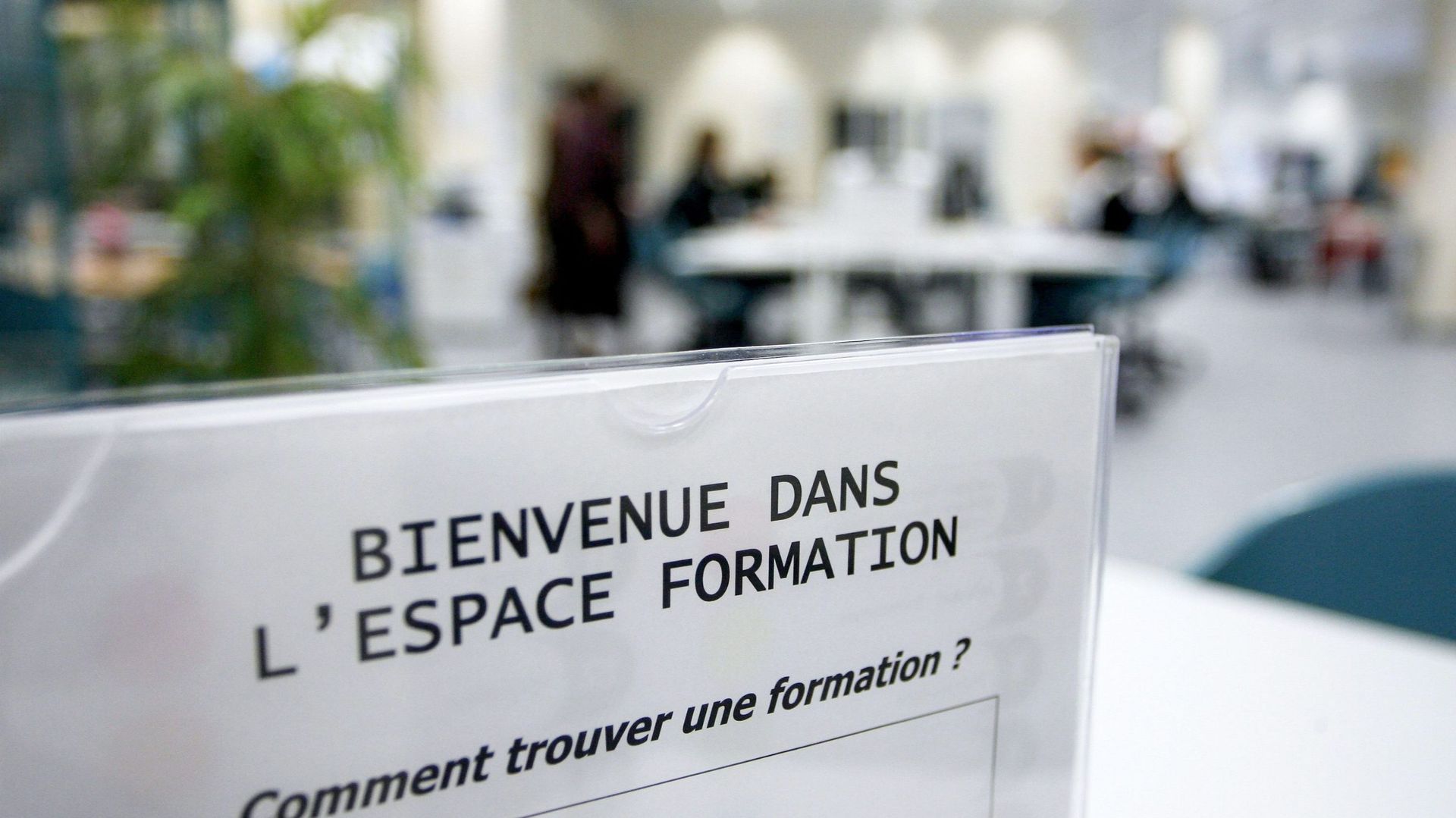 Au Forem, une formation clé sur porte qui garantit un emploi - RTBF Actus