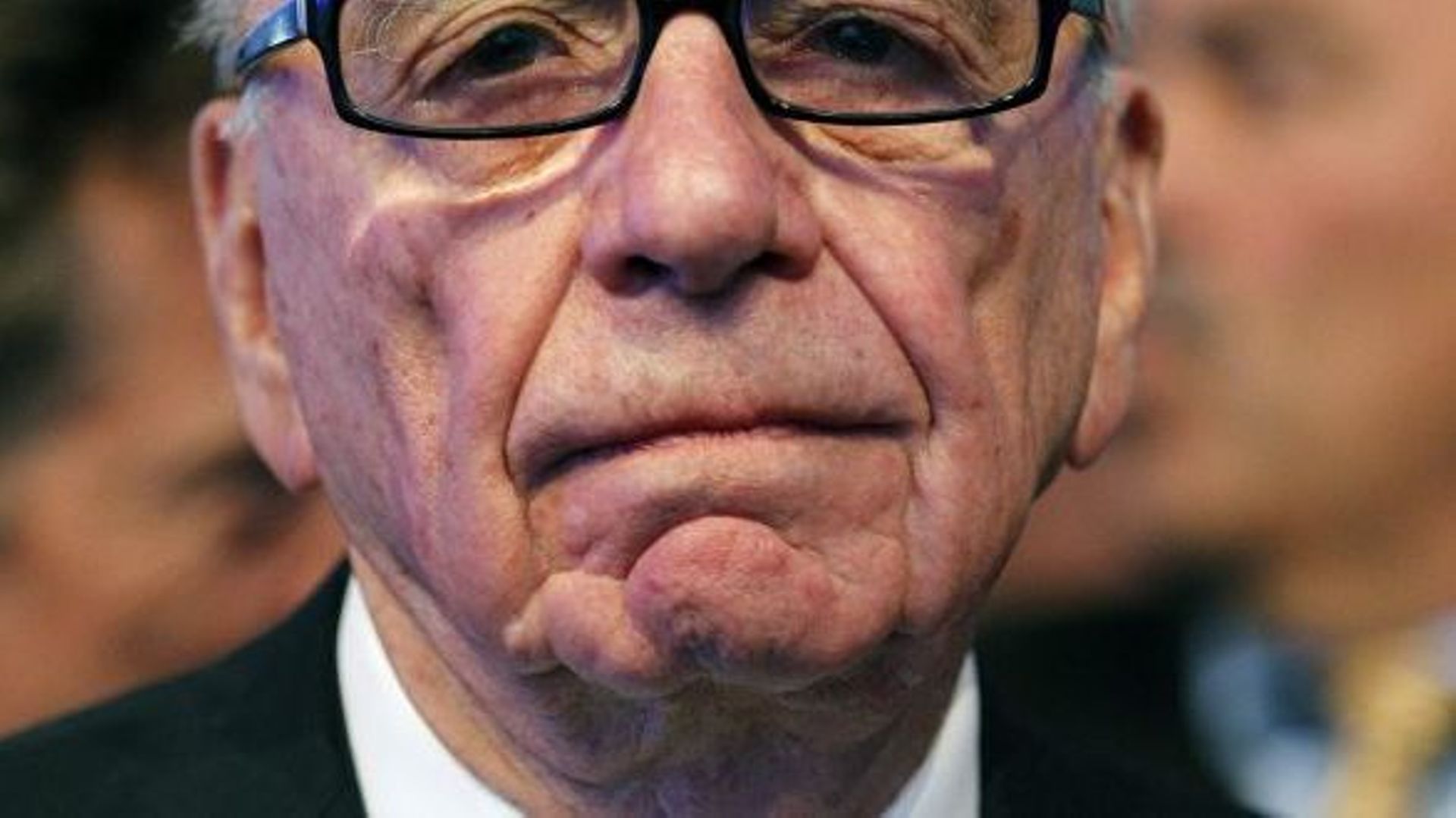 Scandale des écoutes: le groupe Murdoch versera 2,3 millions d'euros à ...