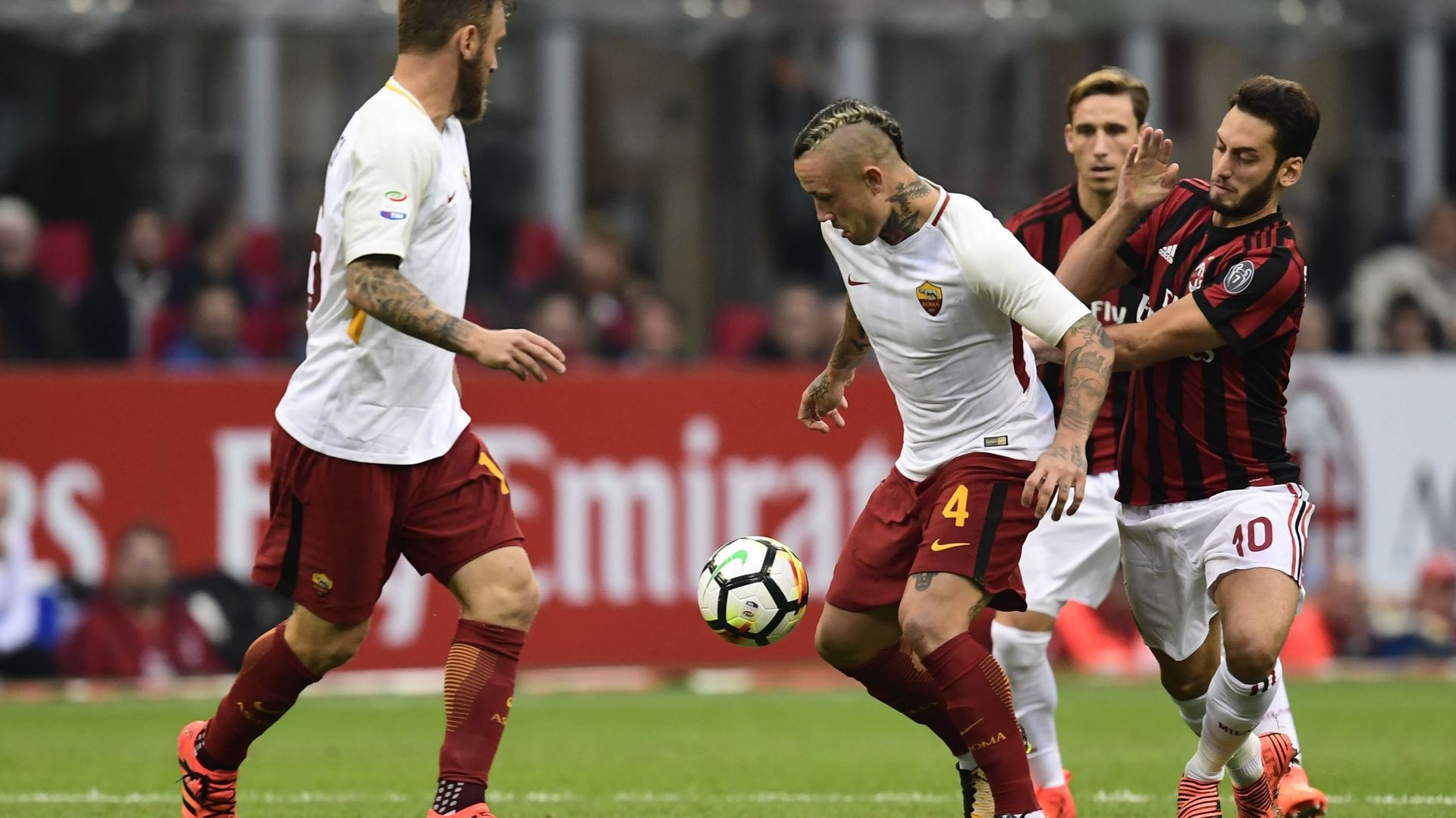 La Roma de Nainggolan s'impose sur le terrain de l'AC Milan - RTBF Actus