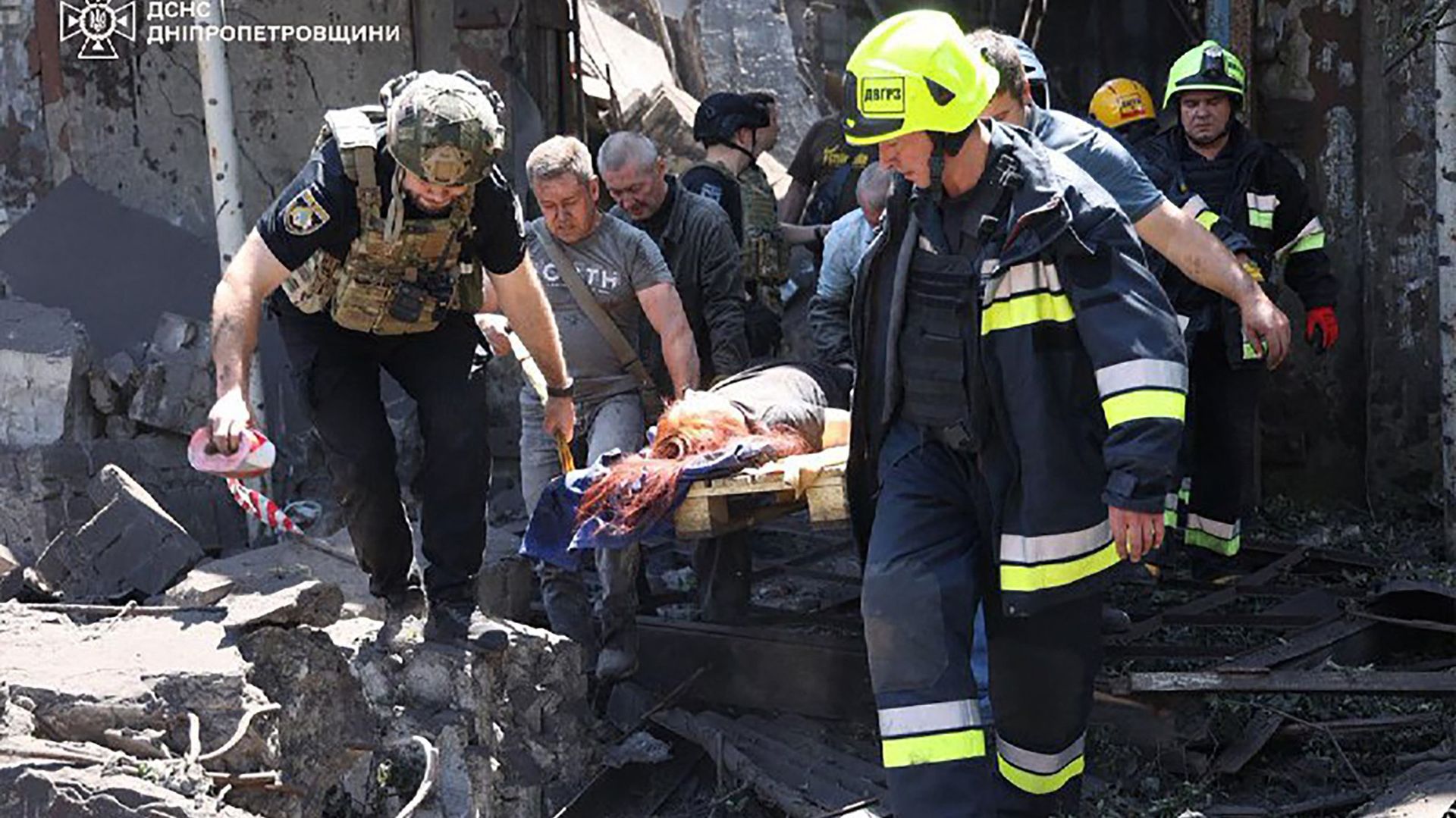 Guerre en Ukraine : 19 morts dans des frappes russes dans l'est du pays ... Guerre en Ukraine : 19 morts dans des frappes russes dans l'est du pays ...