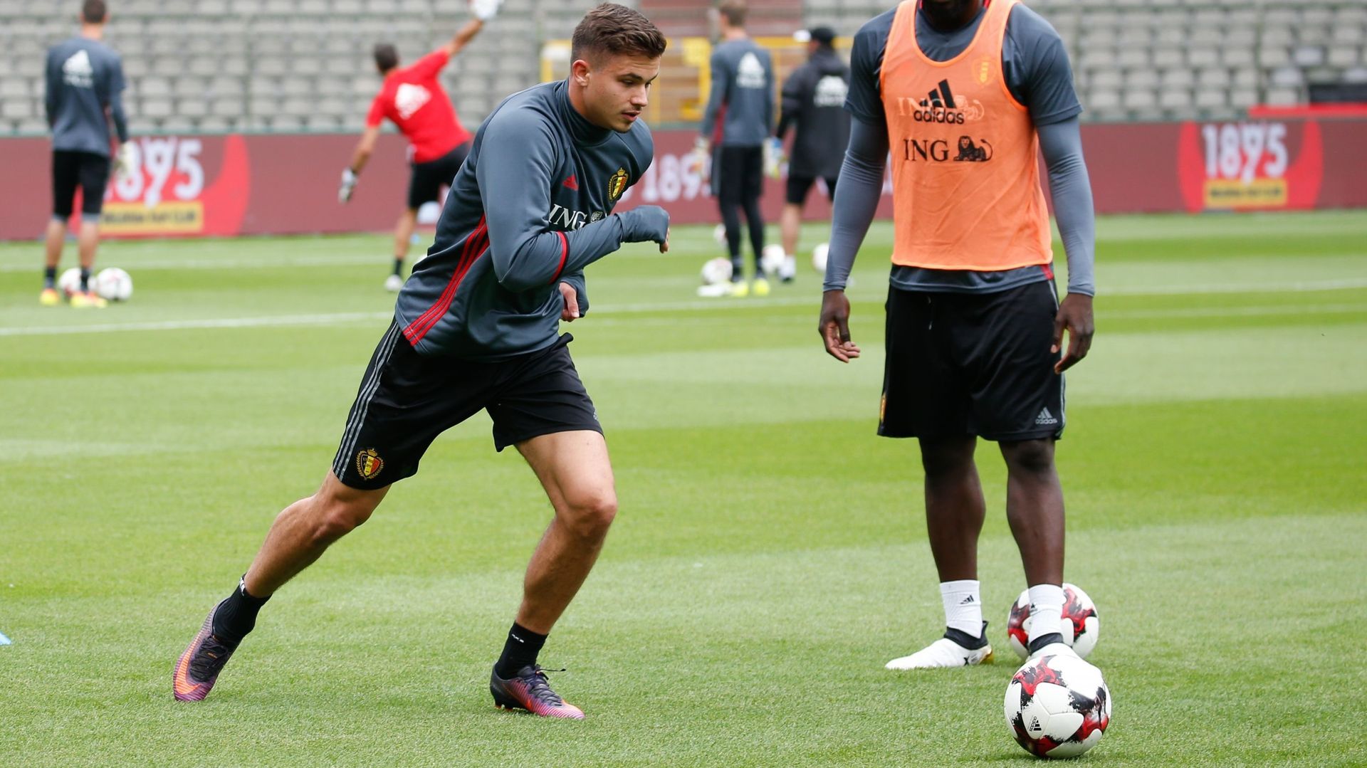 Les Diables Rouges font la fête avec leurs supporters - RTBF Actus