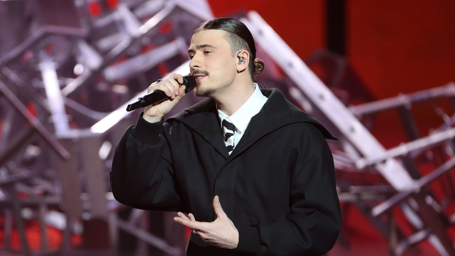 Après 'Ma faute', Marine dévoile un nouvel extrait de son premier album ...