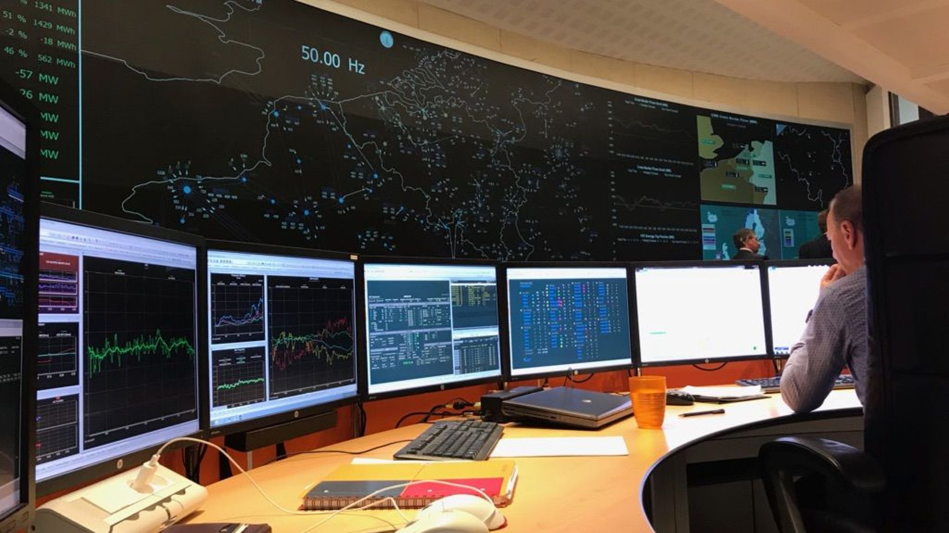 La ministre Marghem inaugure le nouveau centre de contrôle national d ...