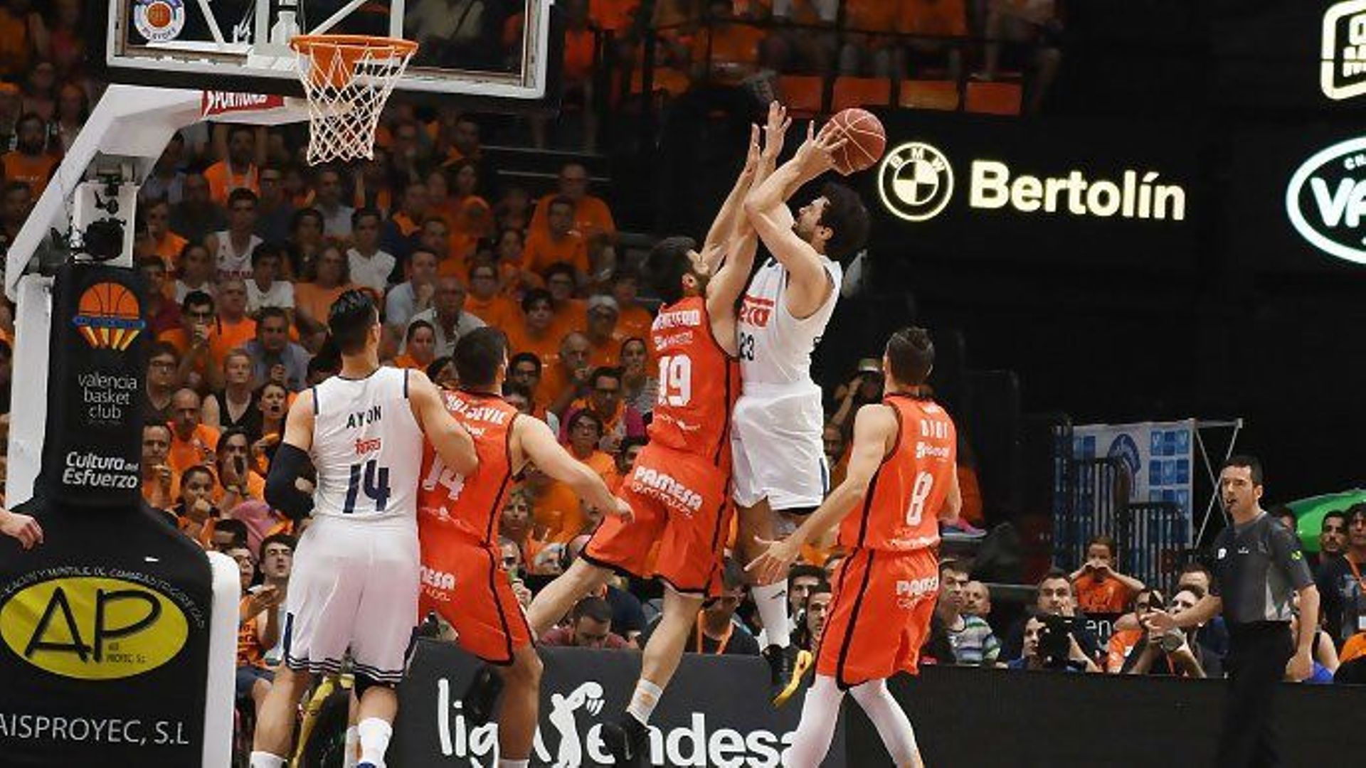 Valence va retirer le N.9 de Van Rossom : 'Le plus grand honneur que tu ...