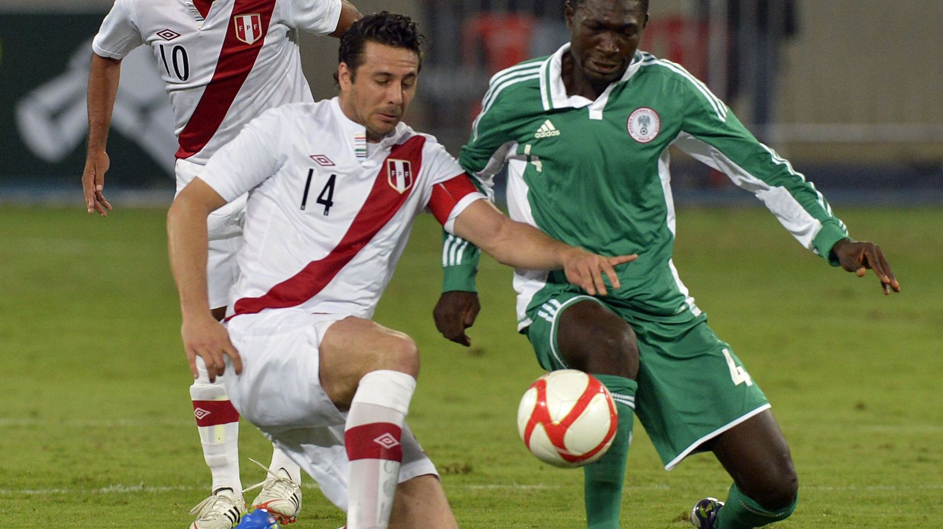 L'international nigérian Reuben Gabriel signe à Waasland-Beveren - RTBF ...