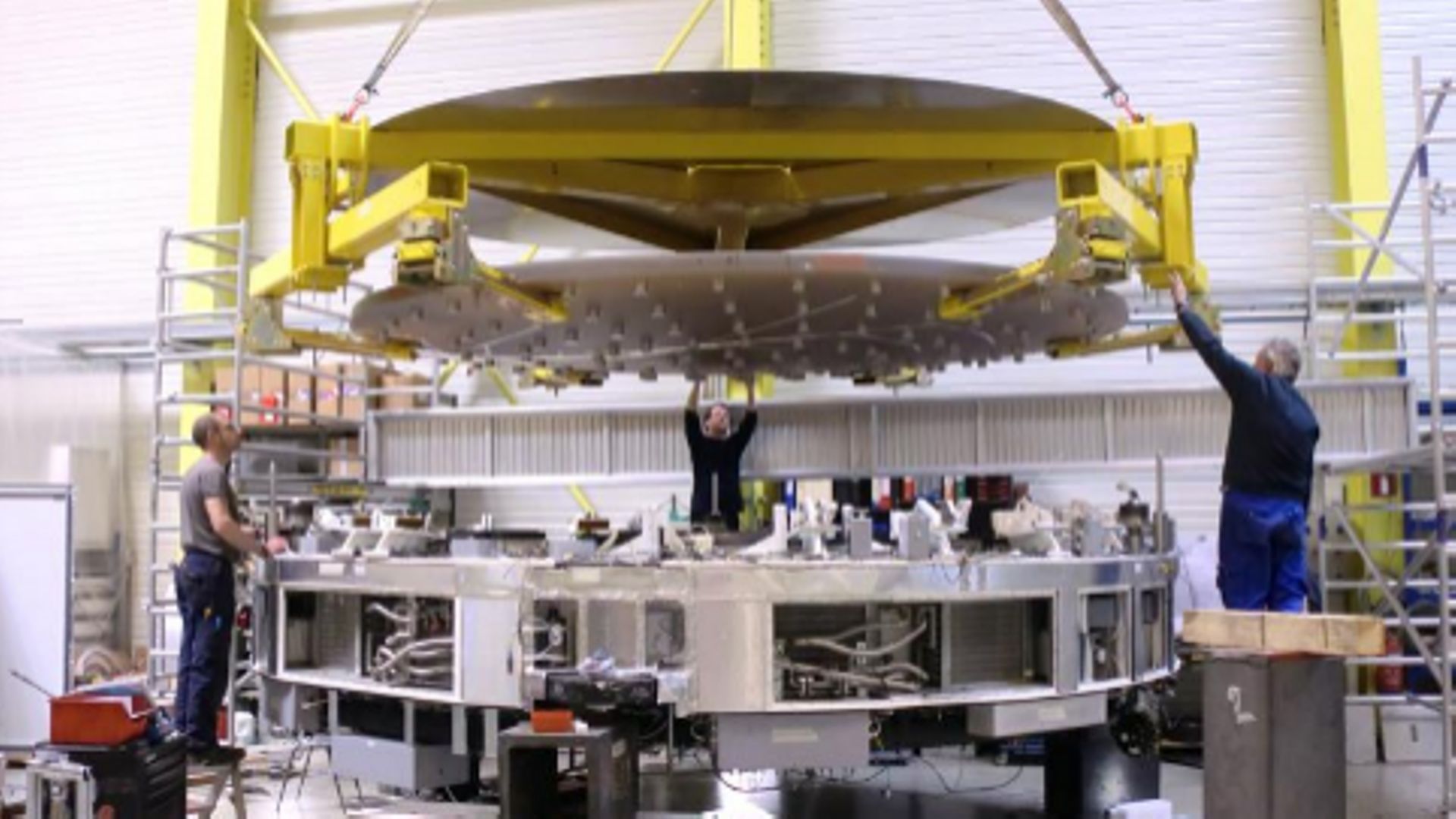 La société liégeoise Amos embarque à bord du satellite Altius - RTBF Actus