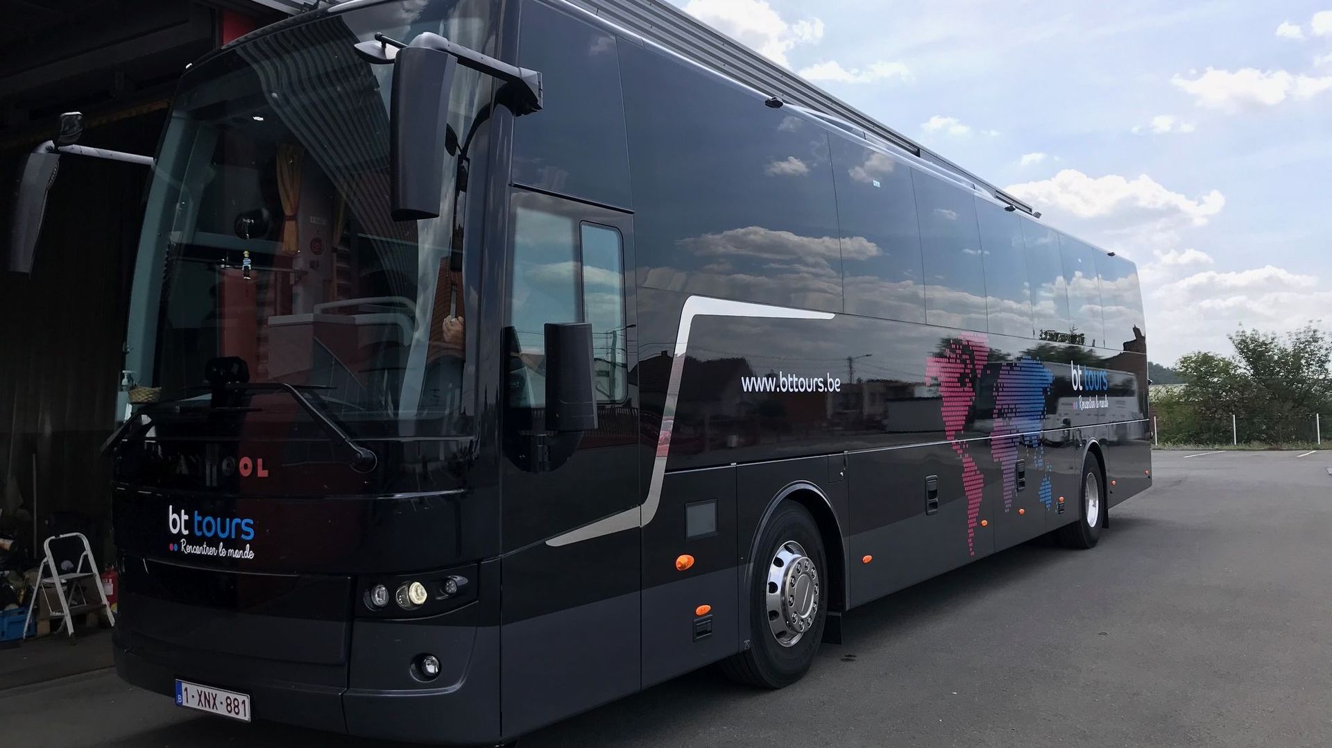 Voyages en autocar : encore un certain flou - RTBF Actus