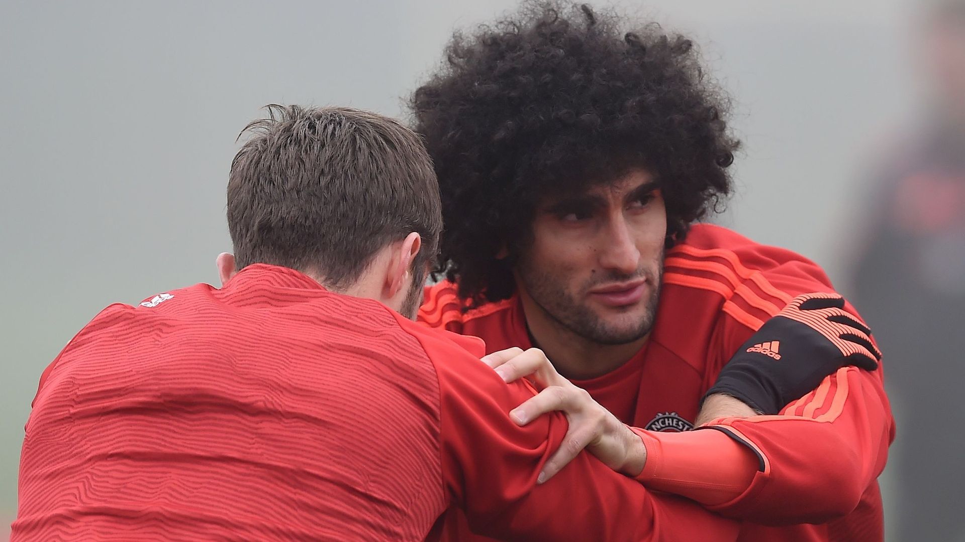 Marouane Fellaini s'entraîne à nouveau avec le groupe à Man U - RTBF Actus