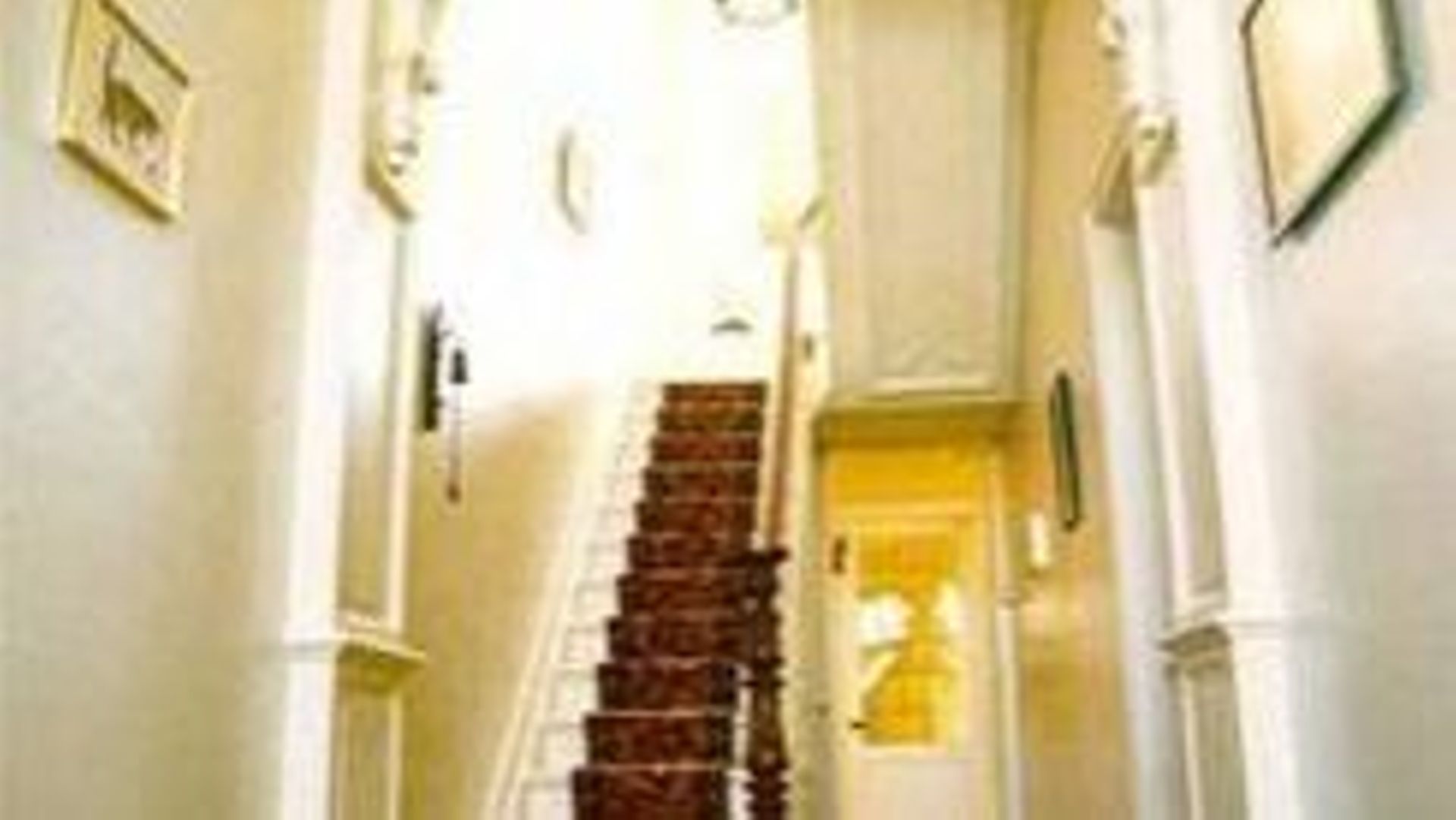 Un tableau original de Magritte dans sa maison de Châtelet - RTBF Actus