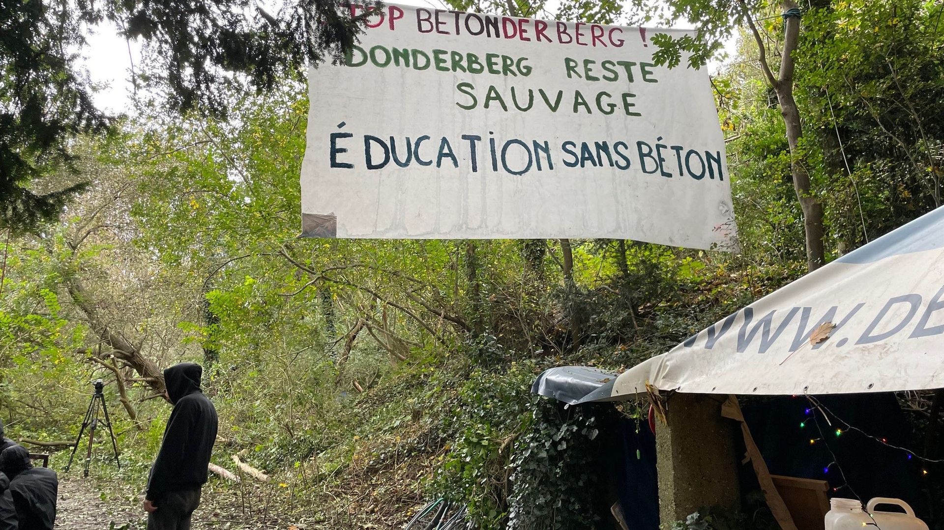 'Education sans béton': des activistes au Donderberg à Laeken pour ...