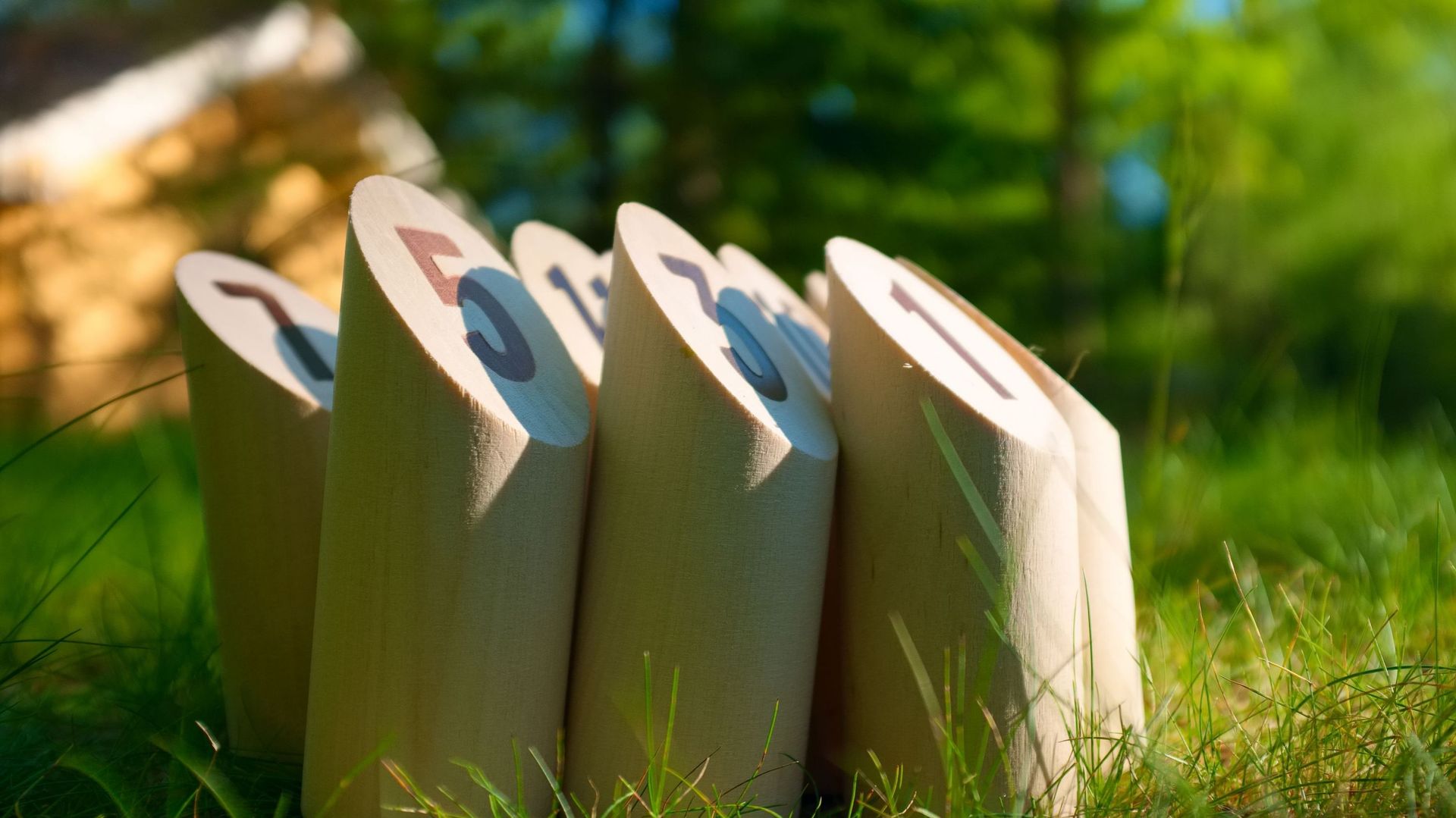 Le Molkky a encore plus de succès, jouez-y dehors avec vos enfants ...