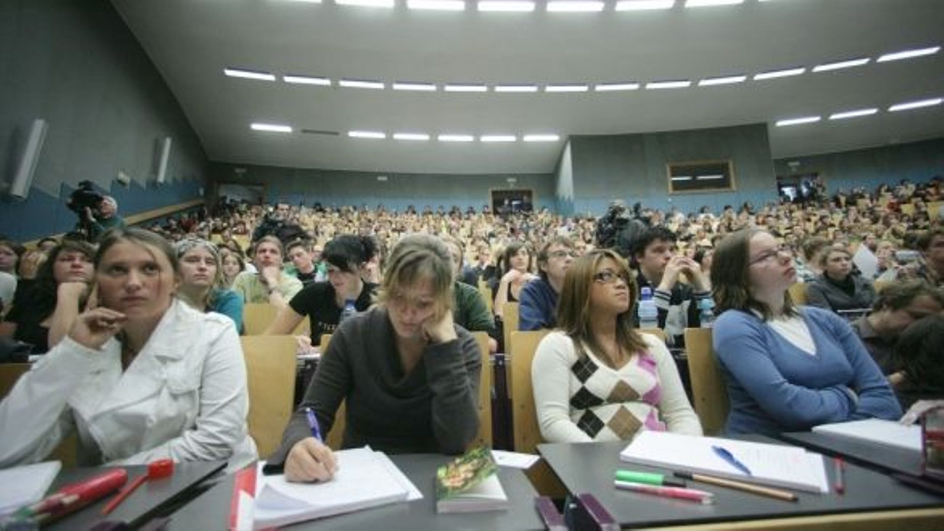 Réviser le numerus clausus des étudiants en médecine ? - RTBF Actus