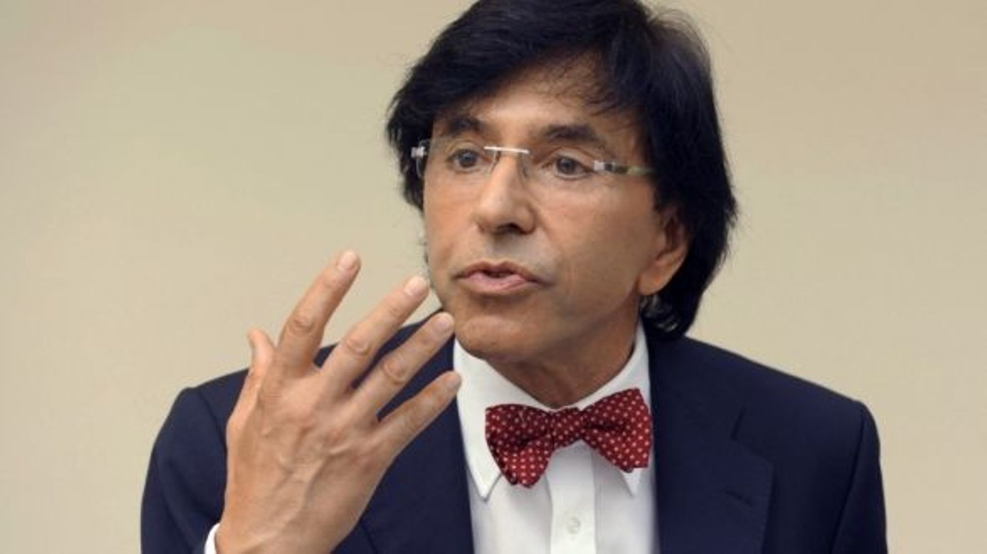 Elio Di Rupo : deuxième semaine de contacts dans la discrétion - RTBF Actus