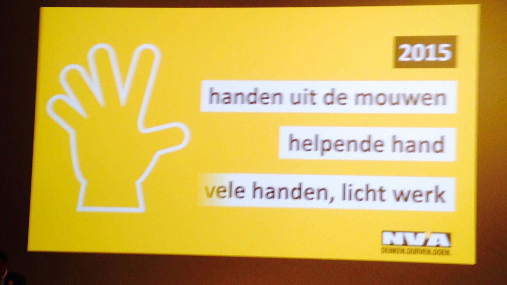 Voici la main jaune: le marketing N-VA change de symbole - RTBF Actus