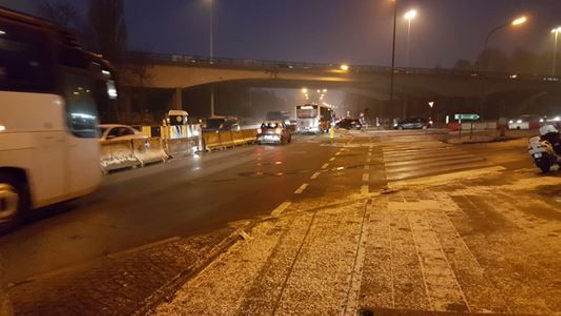 La neige a fait son apparition ce matin à Bruxelles à l'heure de pointe ...