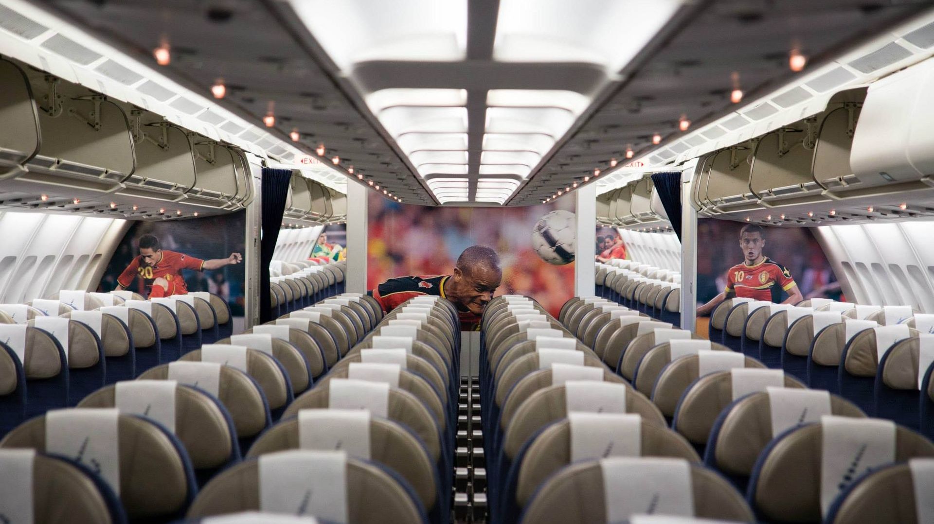 Les photos de l'avion des Diables Rouges pour le Brésil - RTBF Actus