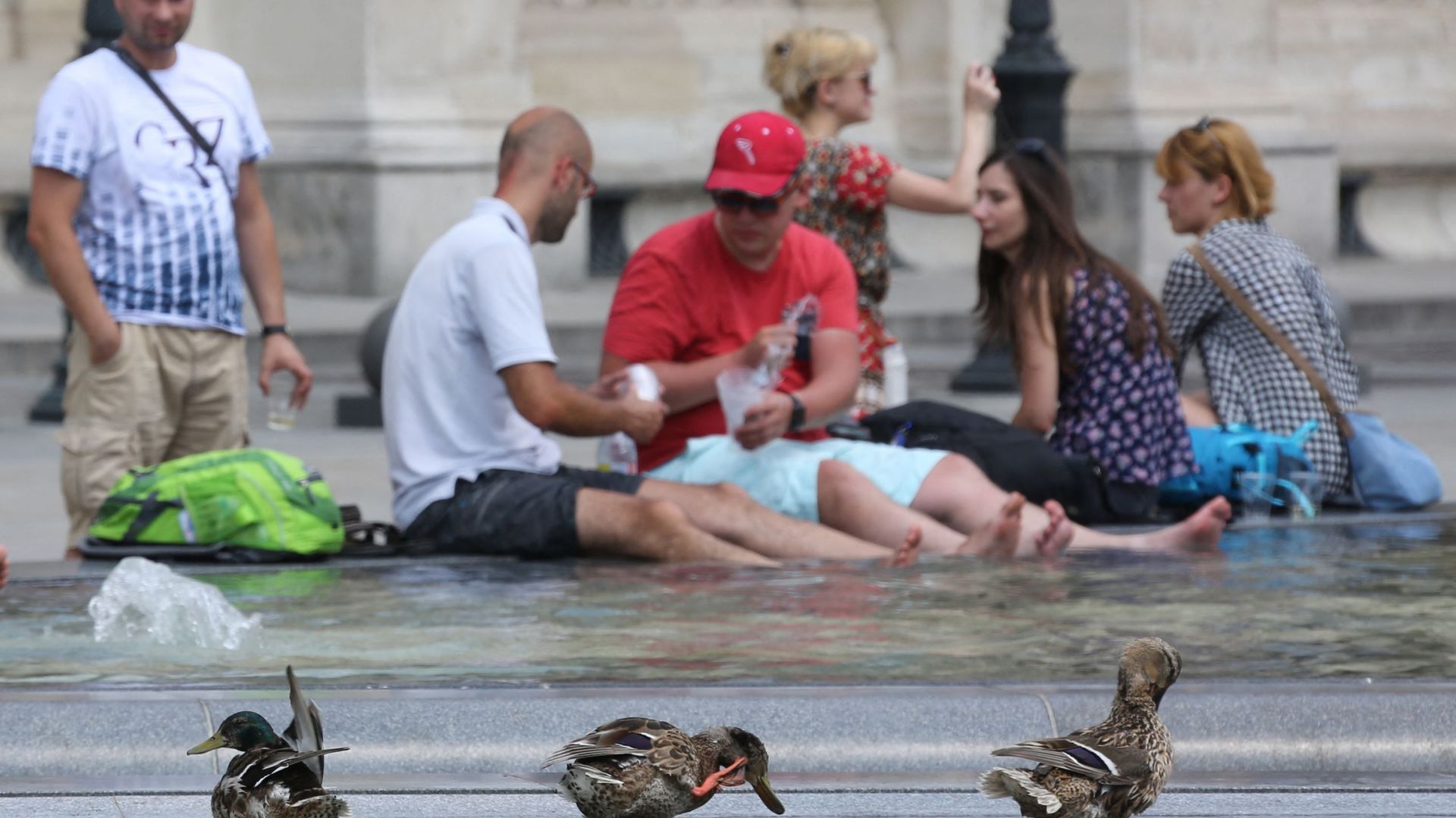 Vague de chaleur en Europe : plusieurs régions en alerte rouge - RTBF Actus