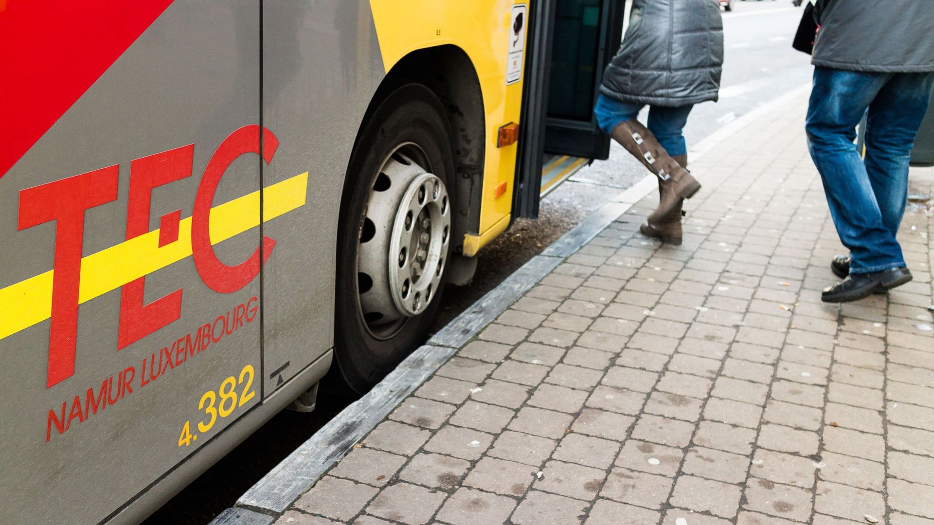 Chute du nombre de passagers des bus TEC : comment l'expliquer ? - RTBF ...