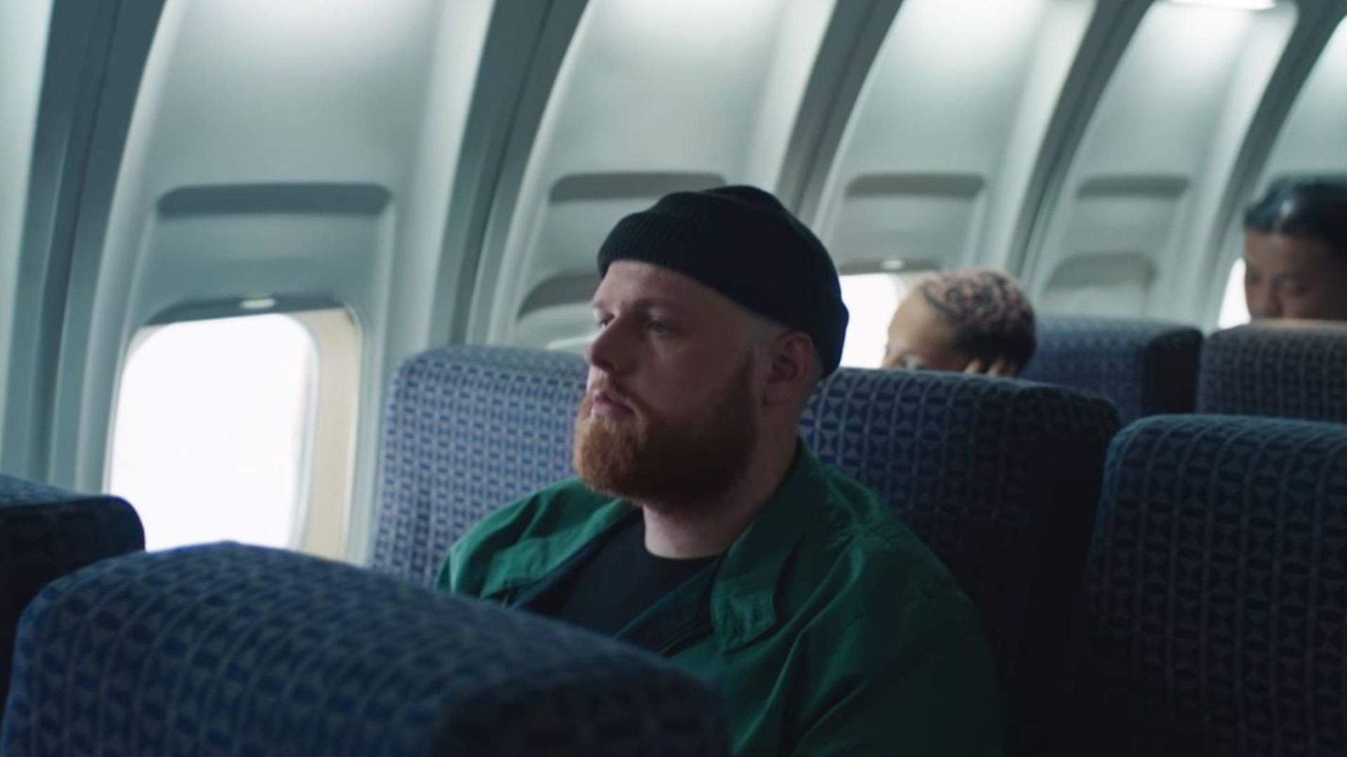 Tom Walker voit sa vie défiler dans le clip de Angels