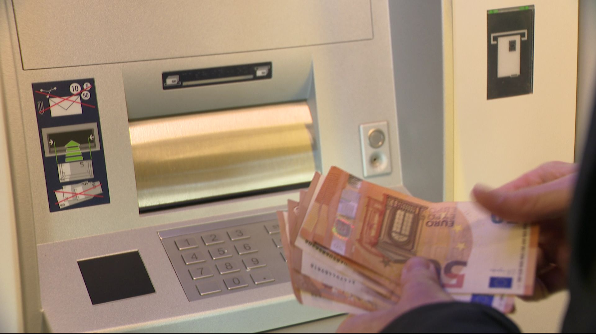 Distributeurs de billets : à mi-chemin de leur déploiement, Batopin ...