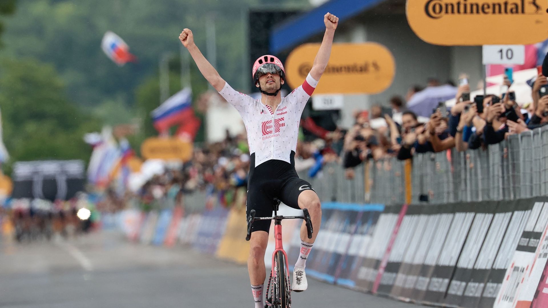 Kasper Asgreen remporte la 14e étape du Giro en solitaire, plusieurs ...