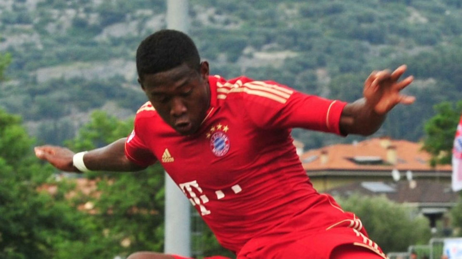 David Alaba out six à huit semaines - RTBF Actus