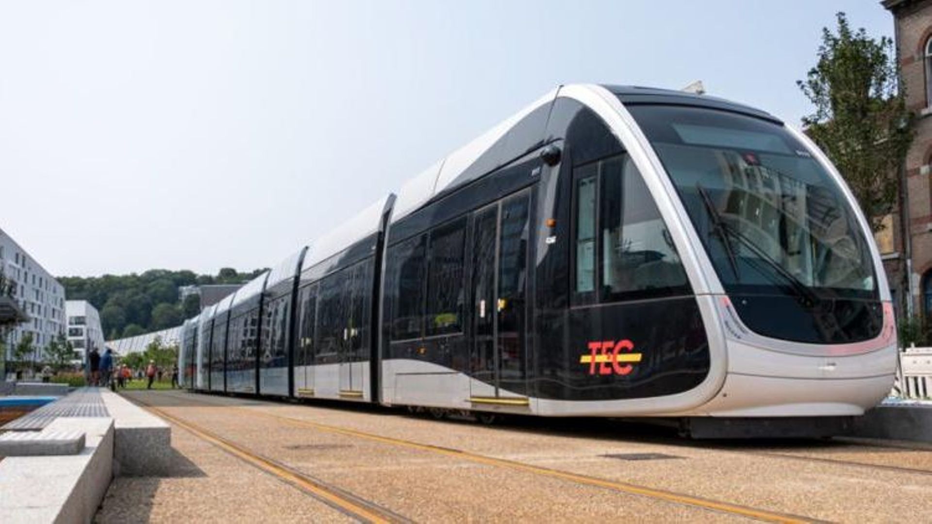 Trafic temporairement interrompu sur la ligne Bruxelles-Charleroi après un heurt de personne à ...