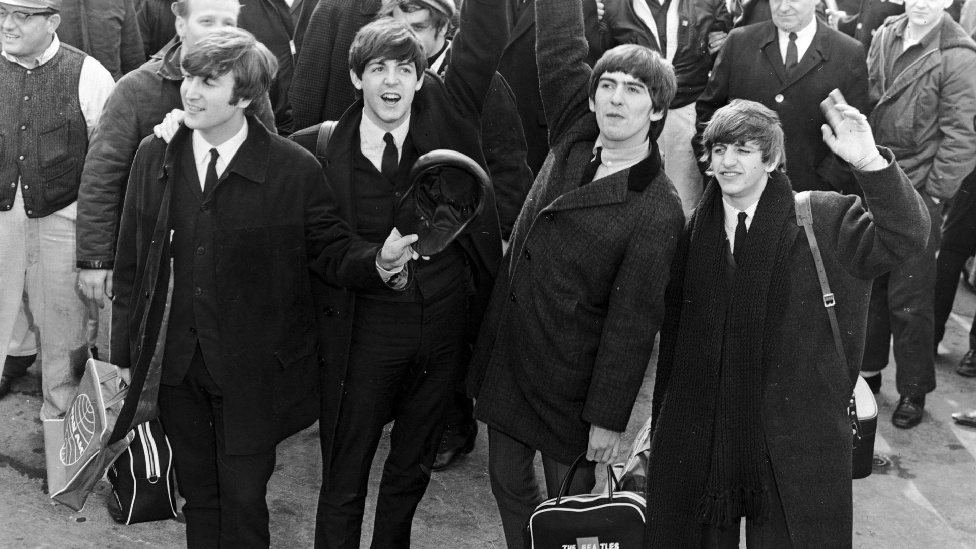 Paul McCartney annonce un nouveau livre autour de son groupe, les Wings ...
