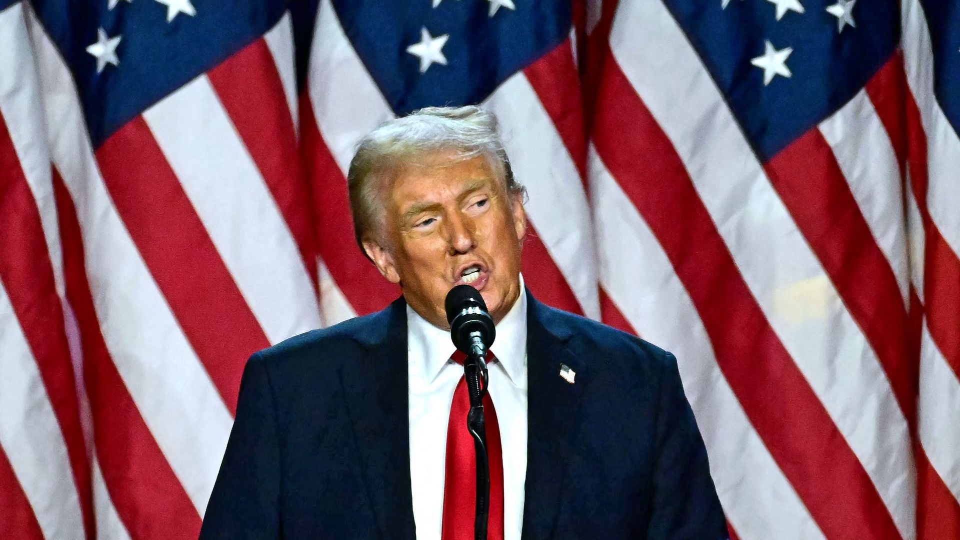 Donald Trump et le parterre d’invités d’extrême droite à son ...