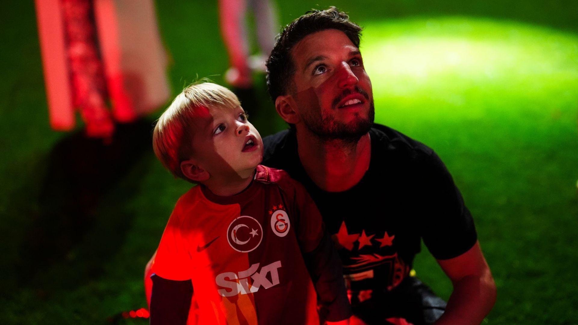 Dries Mertens buteur et porté en triomphe pour son dernier match avec ...