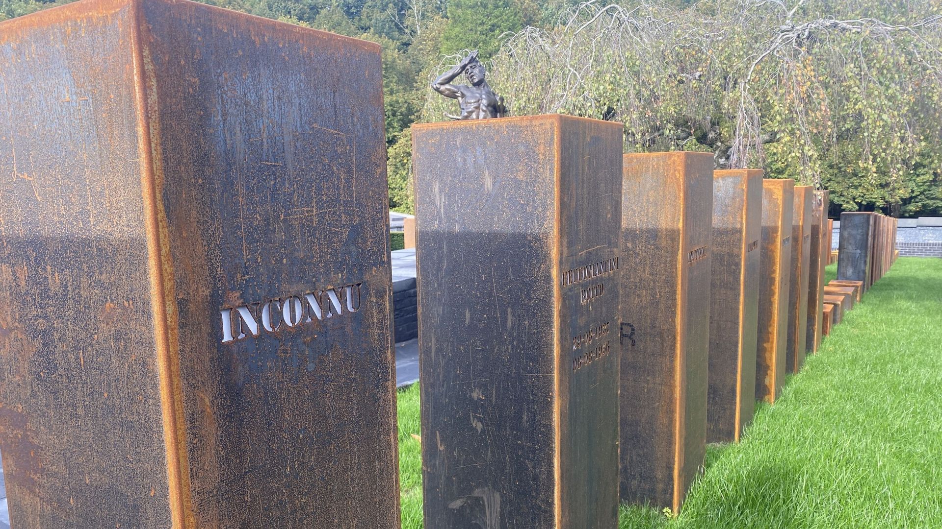 Le lieu de mémoire en hommage aux victimes de la catastrophe du Bois du ...