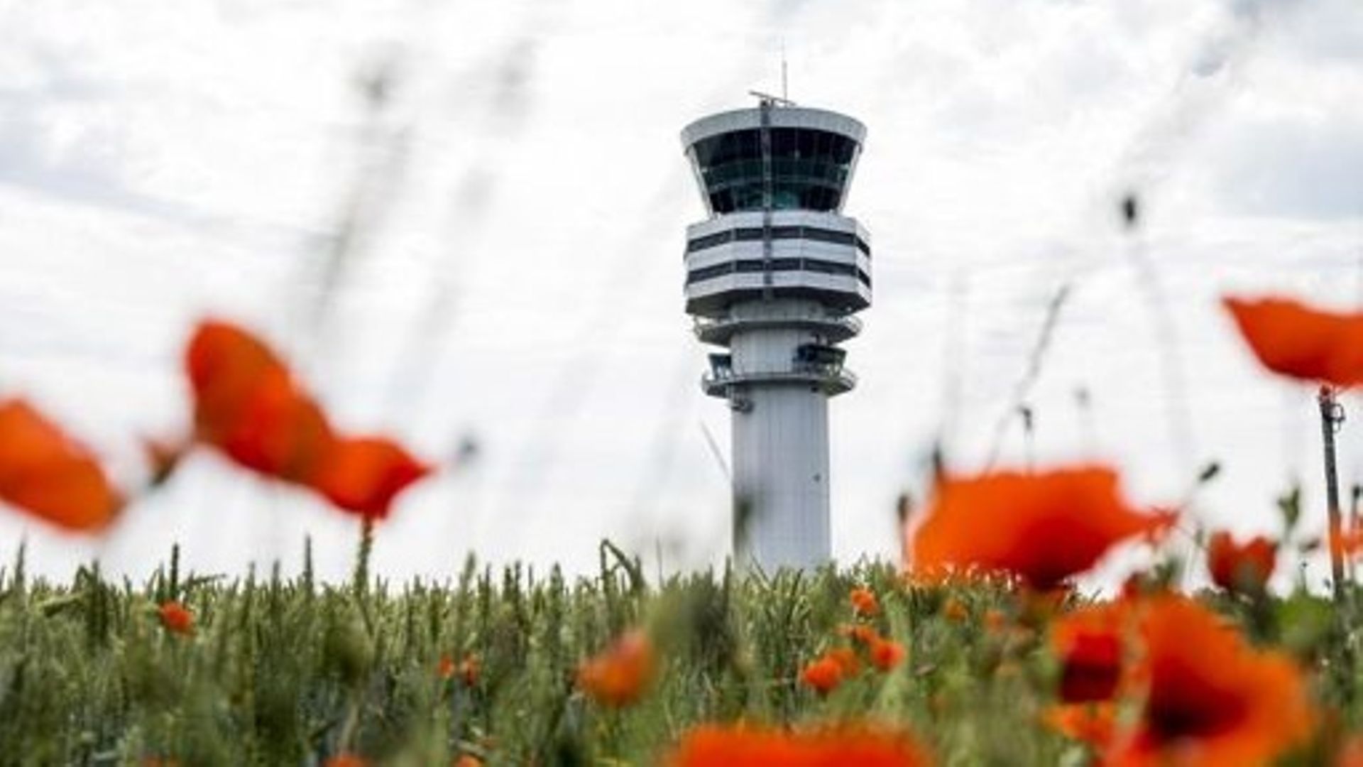 Aéroport de Charleroi : le personnel de sécurité reprend le travail ...