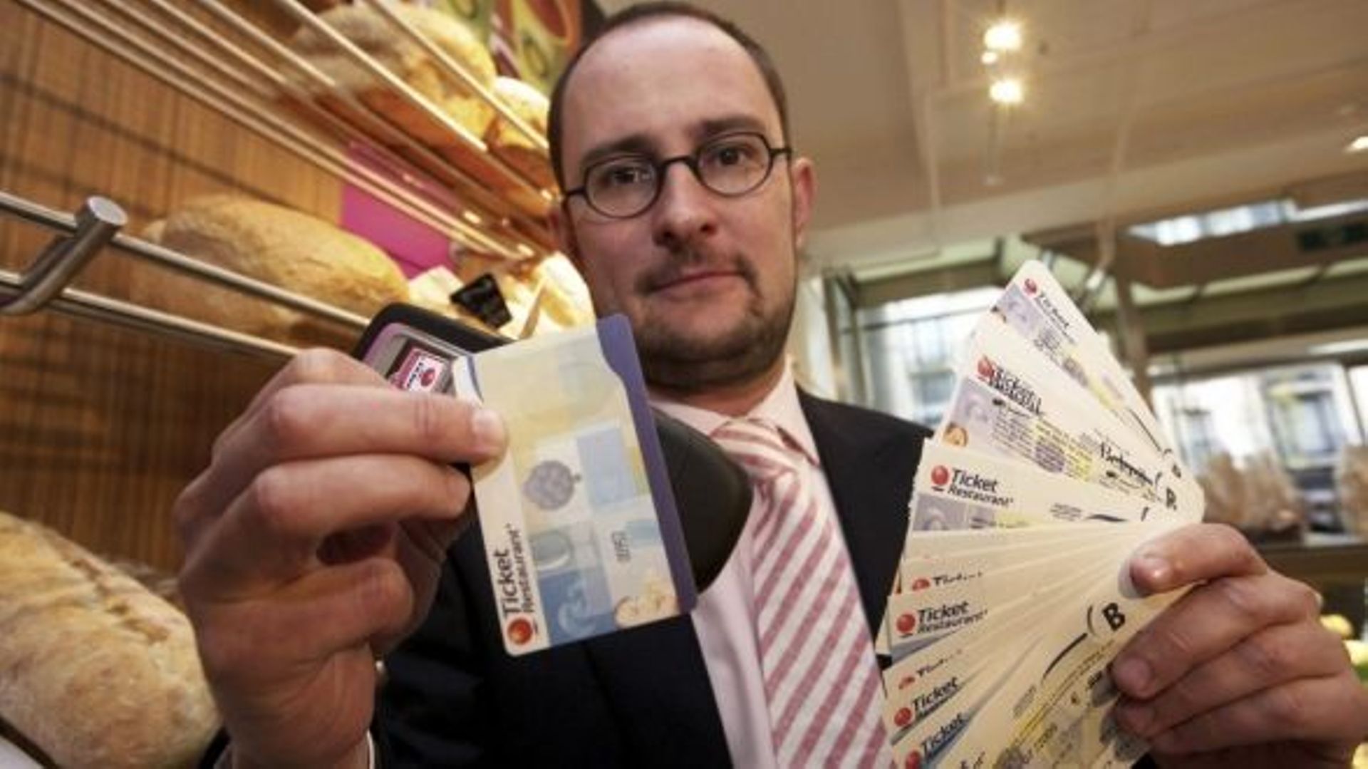 De nouveaux chèques-repas électroniques baptisés E-Kena - RTBF Actus