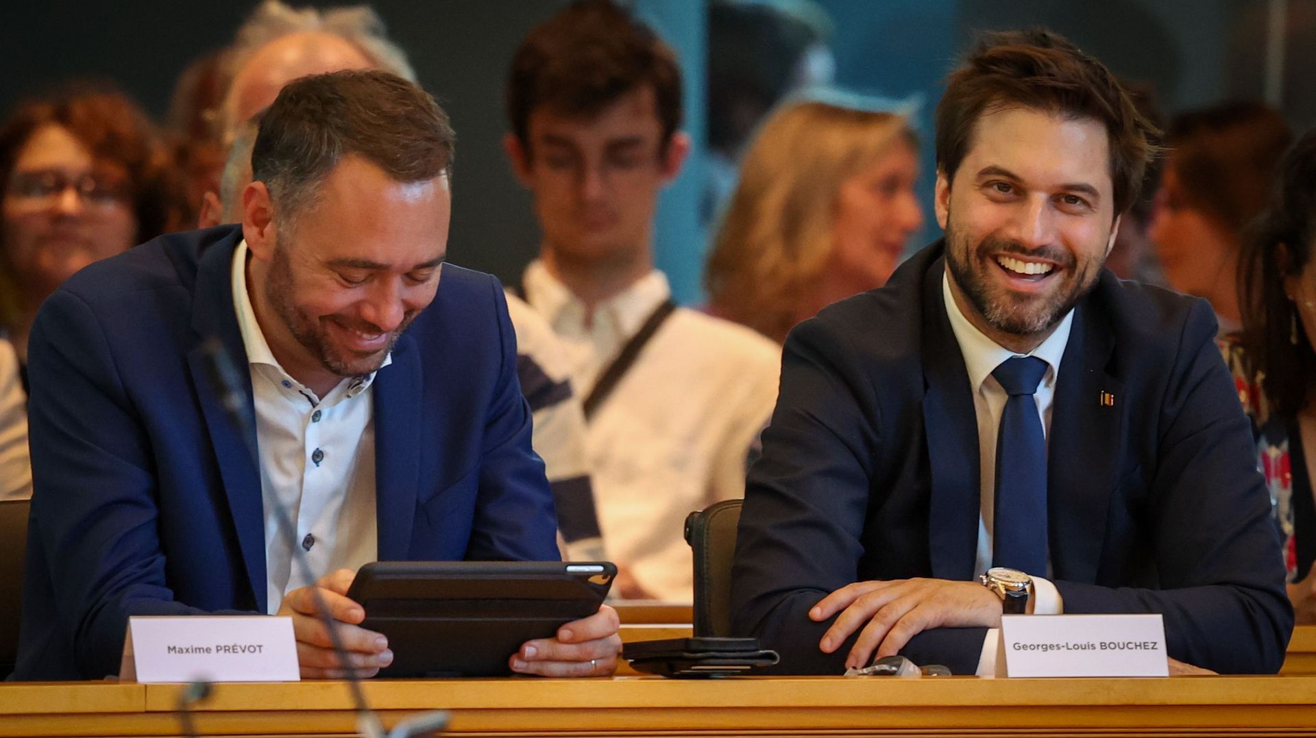 Le duo Bouchez-Prévot reçoit les acteurs de l’enseignement - RTBF Actus