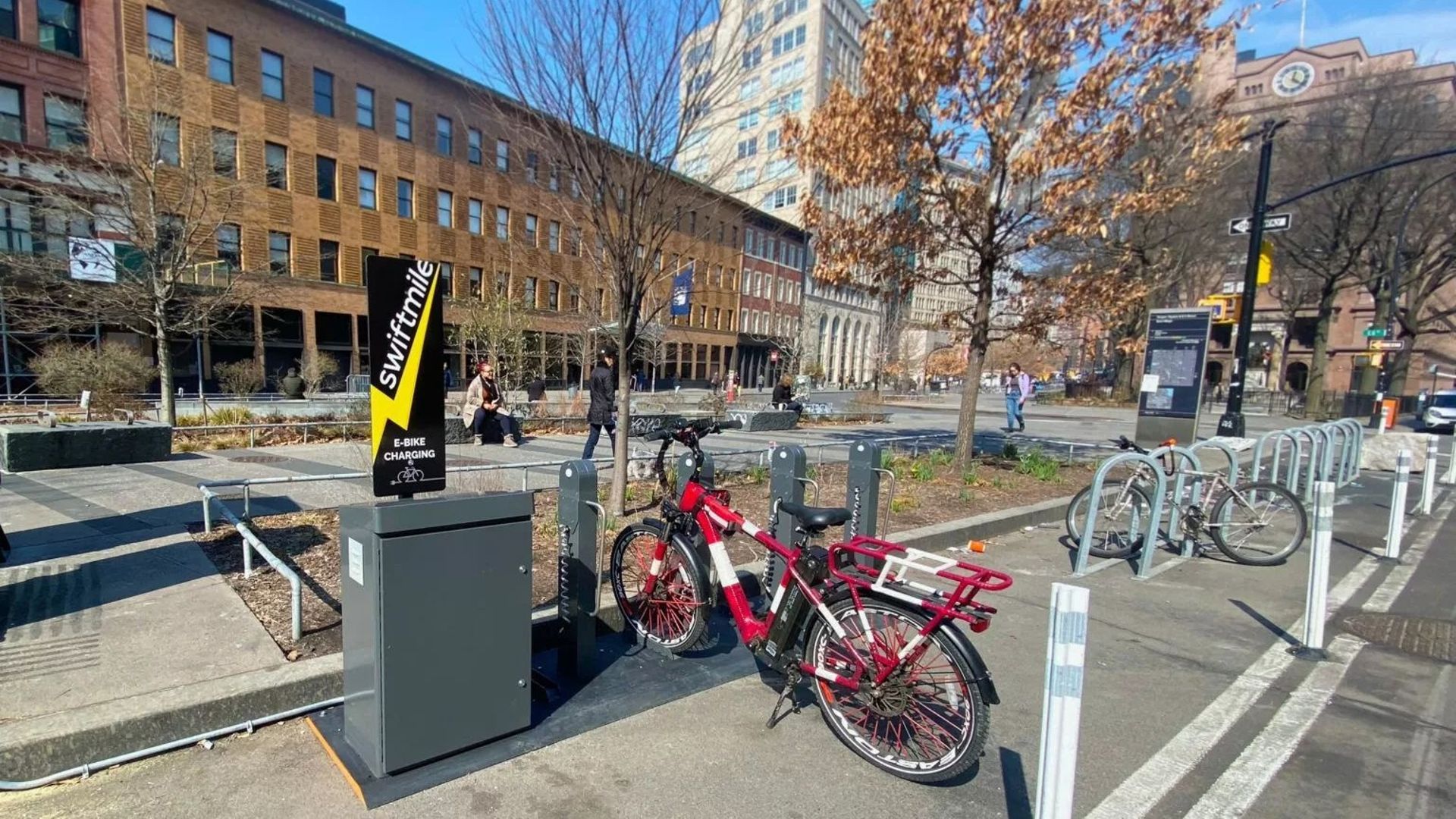 À New York, des stations de recharge pour vélos électriques afin d ...