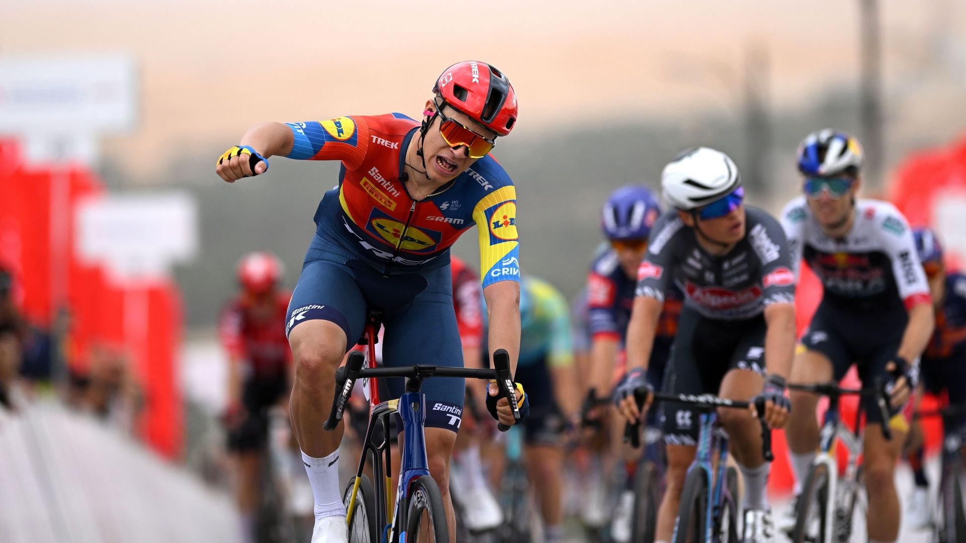 Maxim Van Gils, fiévreux, ne sera pas aux Strade Bianche où il avait terminé 3e en 2024 - RTBF Actus