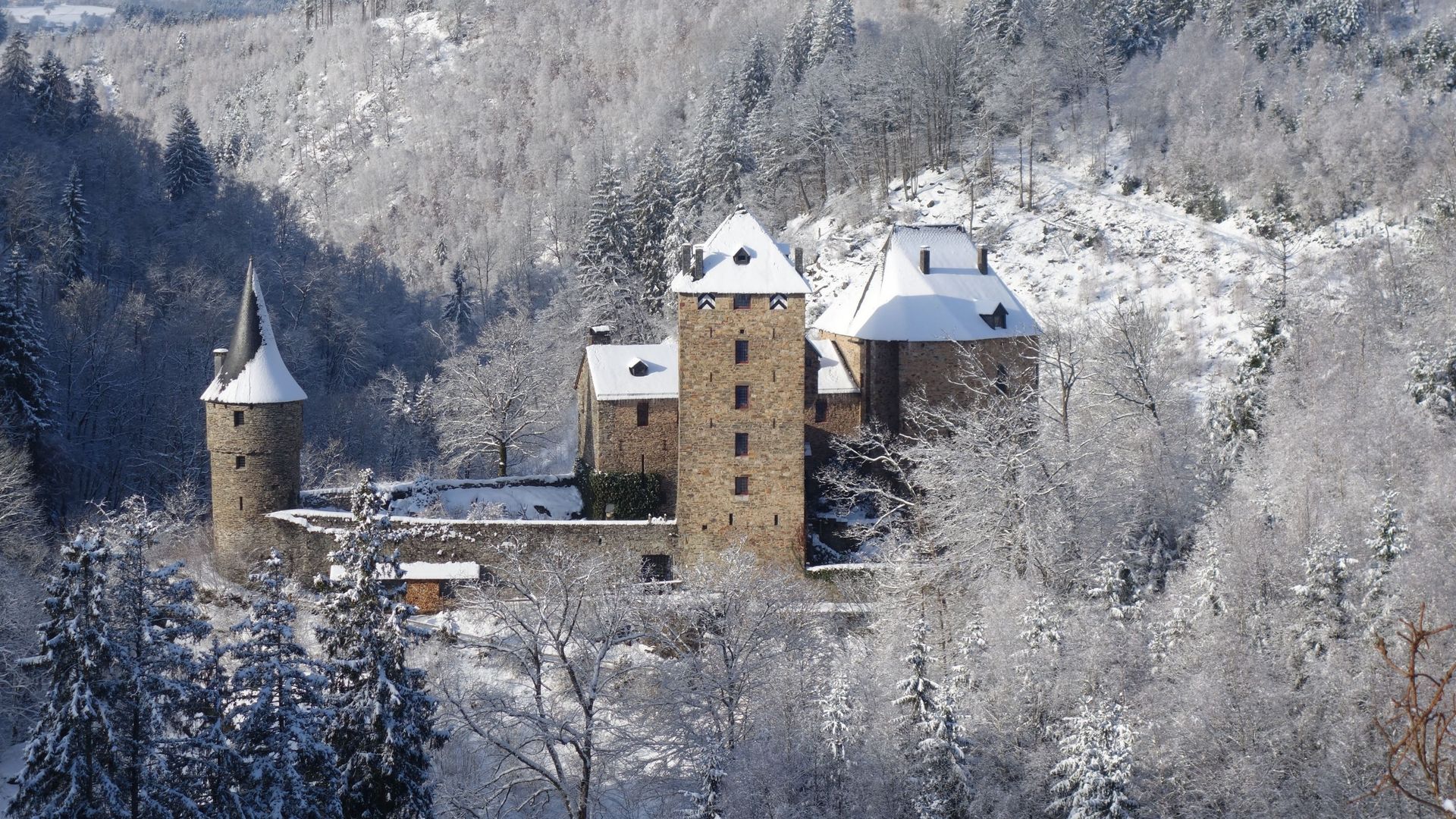 5 bonnes raisons de découvrir le Château de Reinhardstein - RTBF Actus