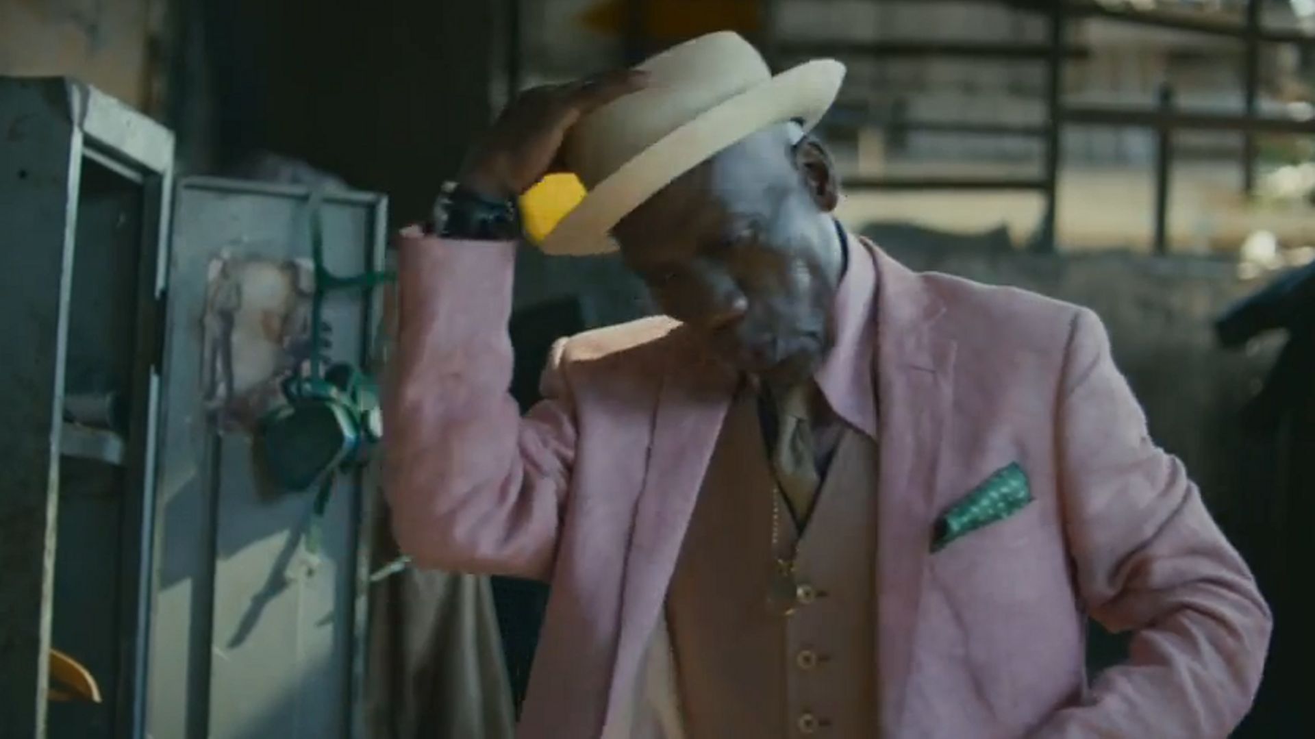 Les rois de 'la sape' de Brazza, héros d'une publicité pour une bière ...