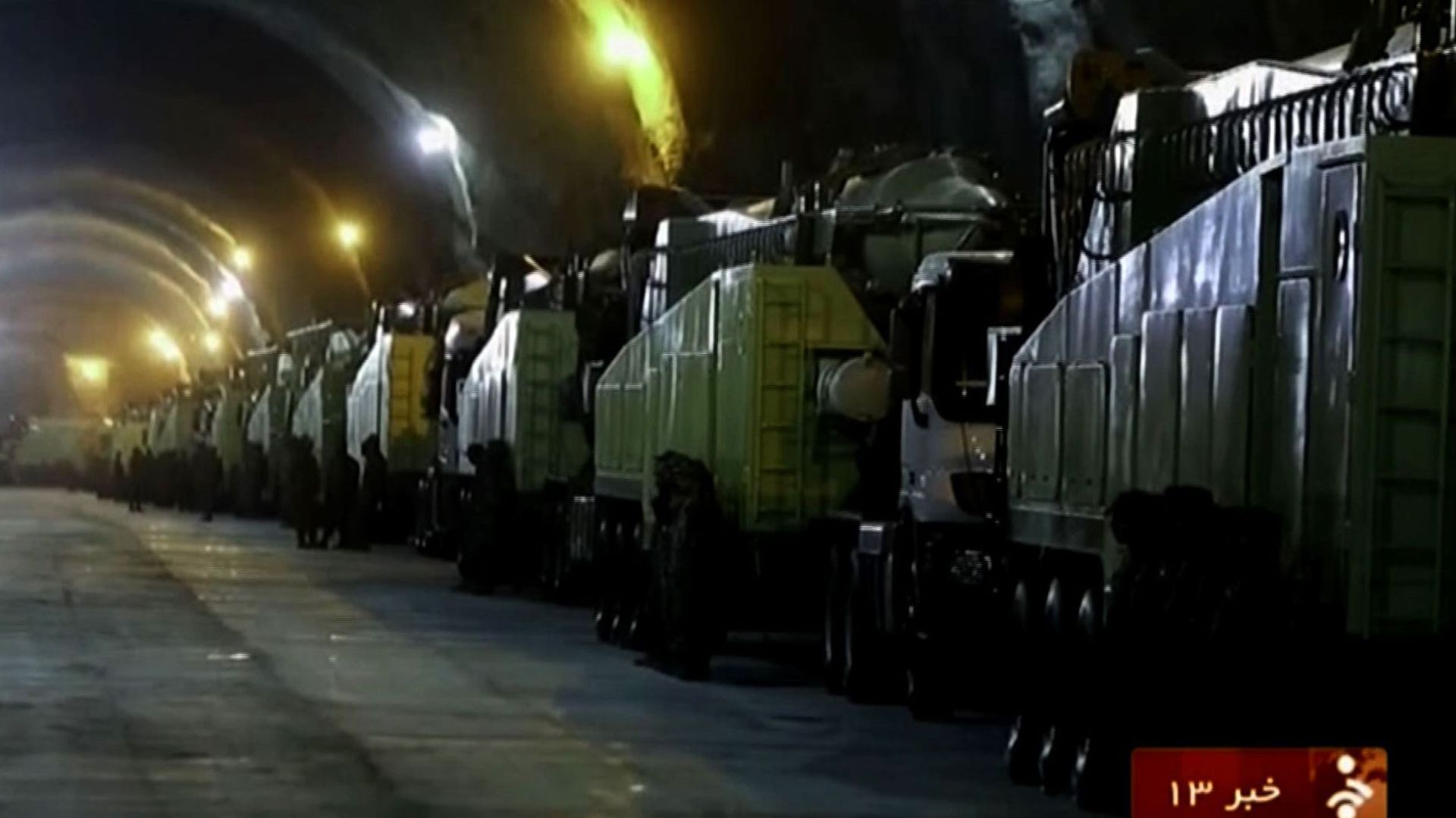 L'Iran dévoile son vaste arsenal de missiles dans une base souterraine ...