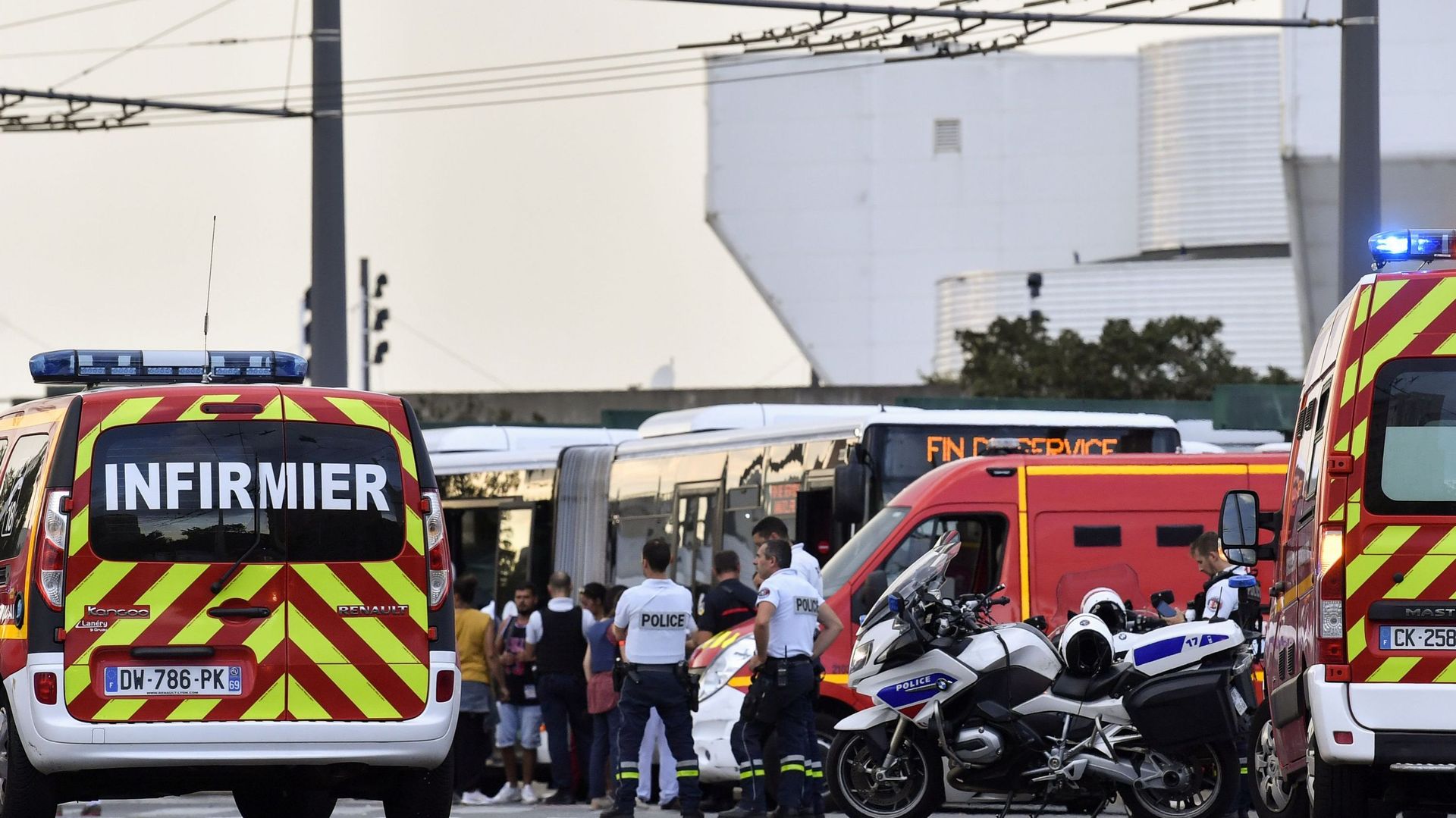 France: agression près de Lyon, un mort et huit blessés, dont trois ...