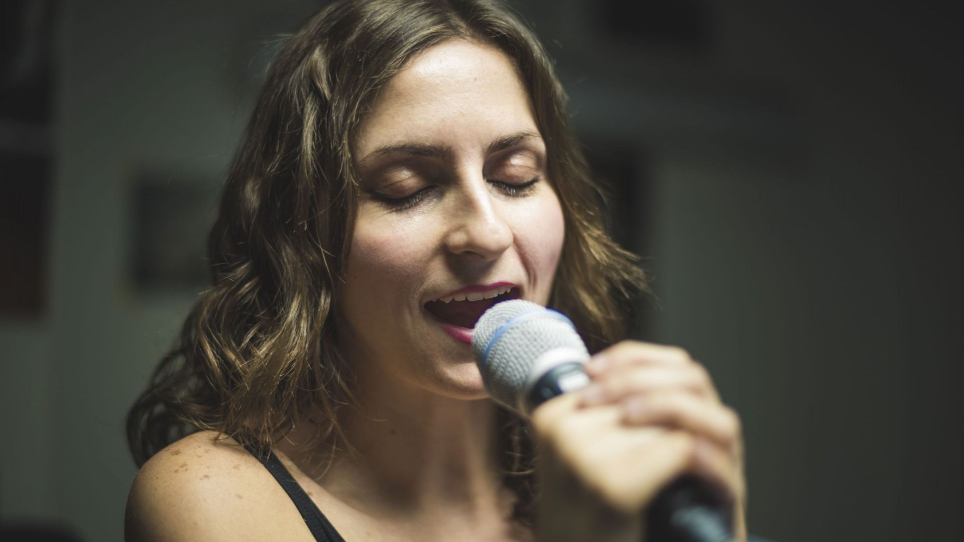 Journée mondiale de la Voix : le masque impacte-t-il nos cordes vocales ...