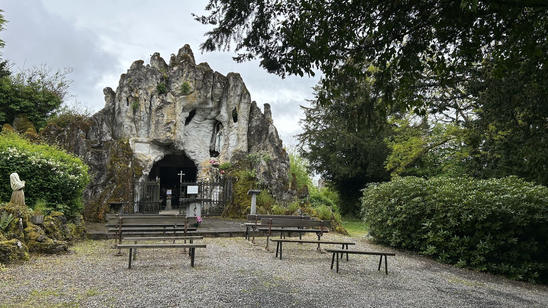 Les grottes de Conjoux : un magnifique exemple en piteux état des 2188 ...