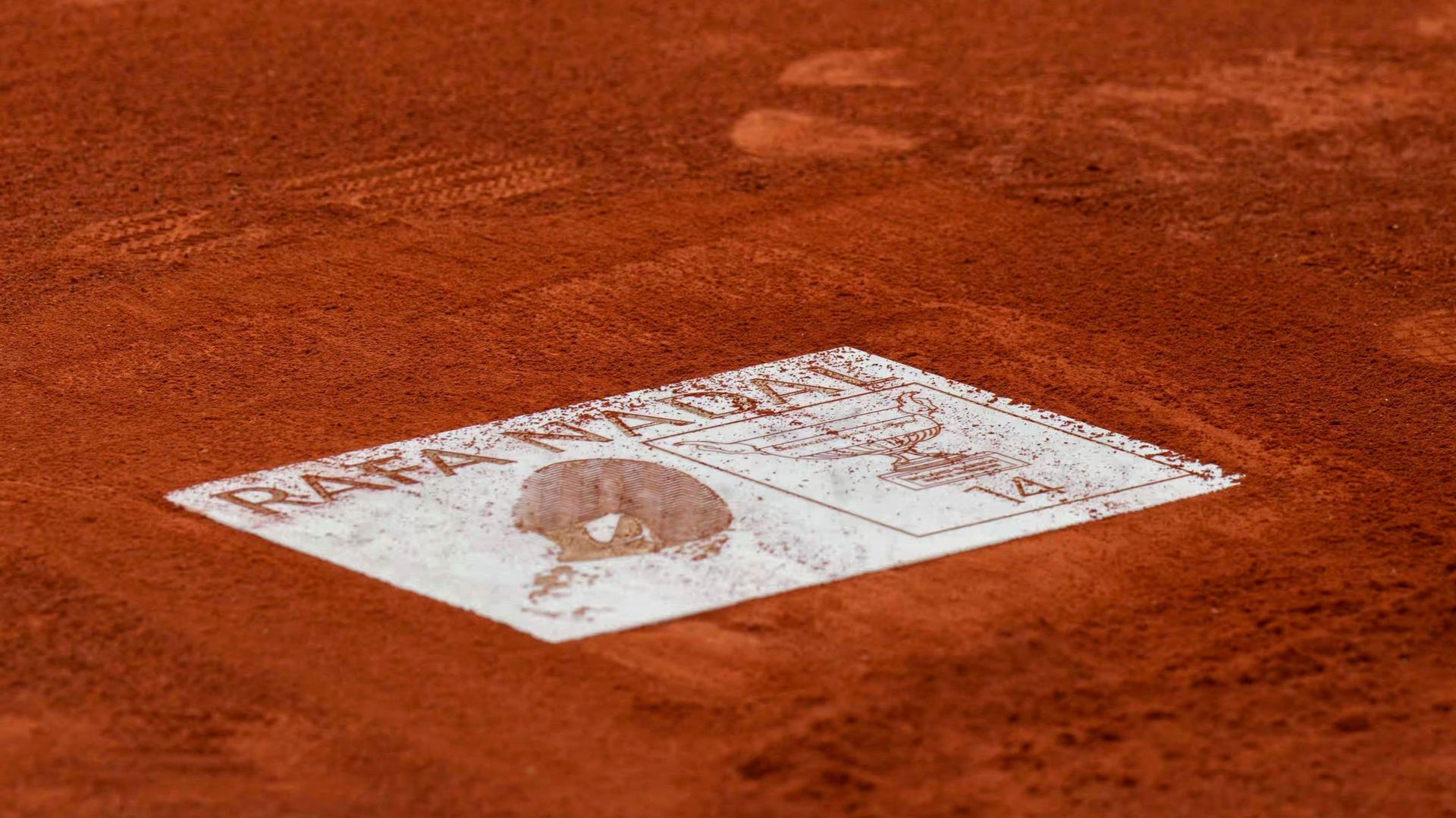 Roland-Garros dit au revoir à Rafael Nadal : un hommage sobre et émouvant en présence de ses ...