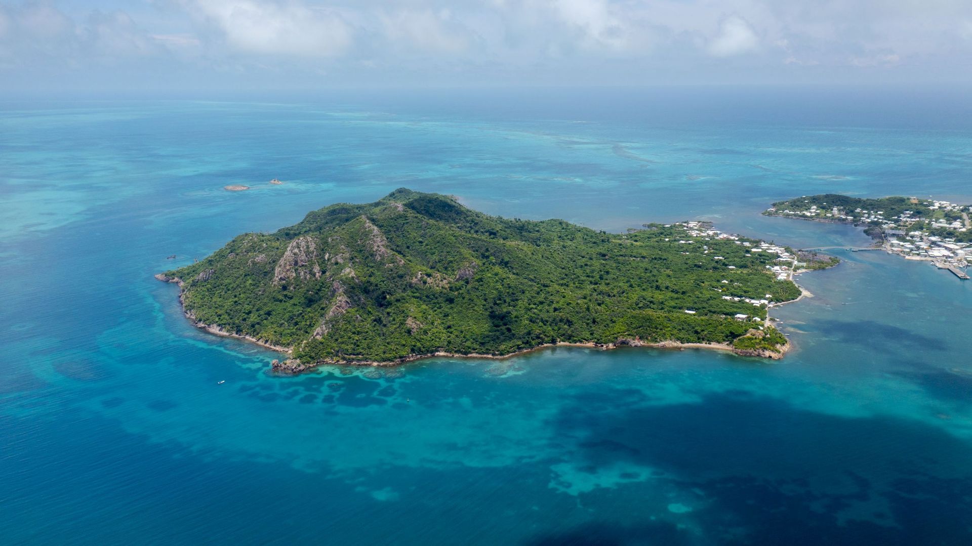 Argentine : une spectaculaire 'marée rouge' d’algues envahit les plages ...