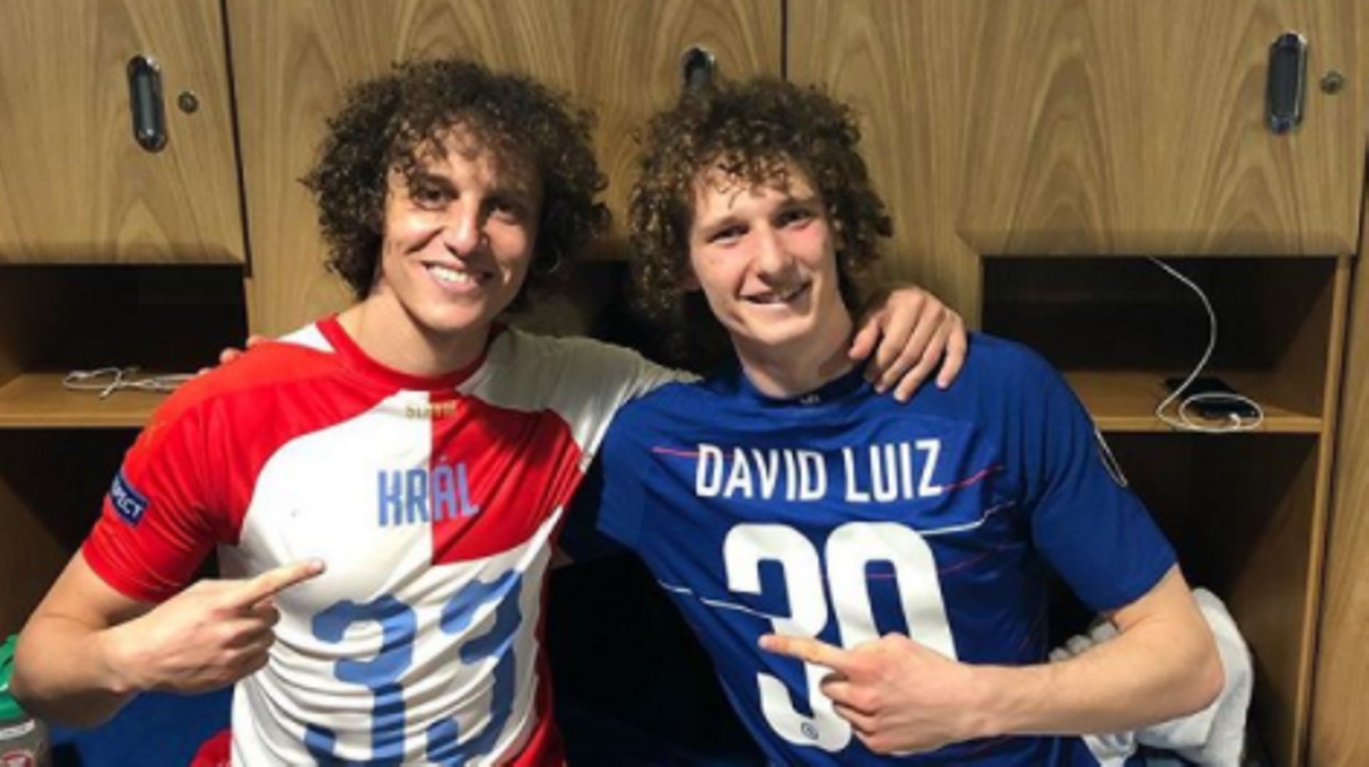 David Luiz rencontre son 'frère jumeau' parmi ses adversaires - RTBF Actus