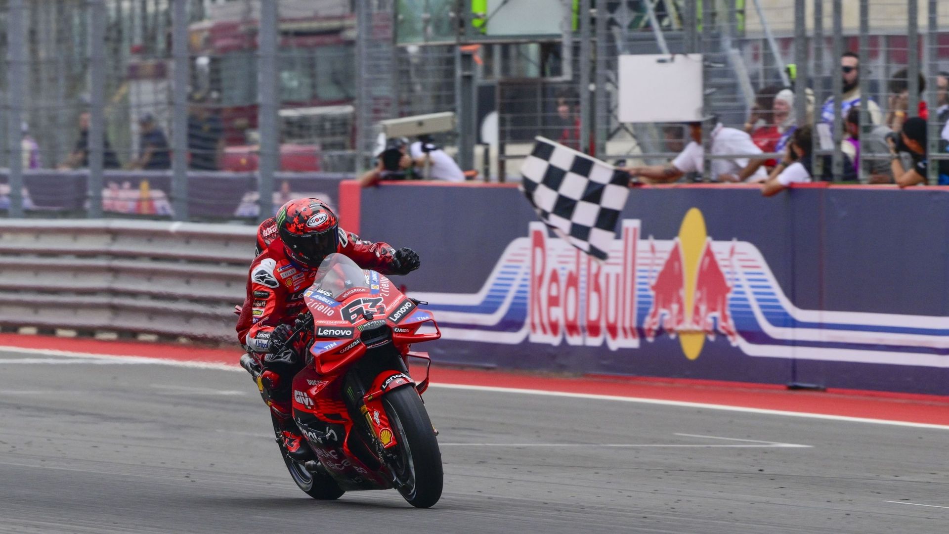 Francesco Bagnaia s'impose à Austin après la chute de Marc Marquez ...